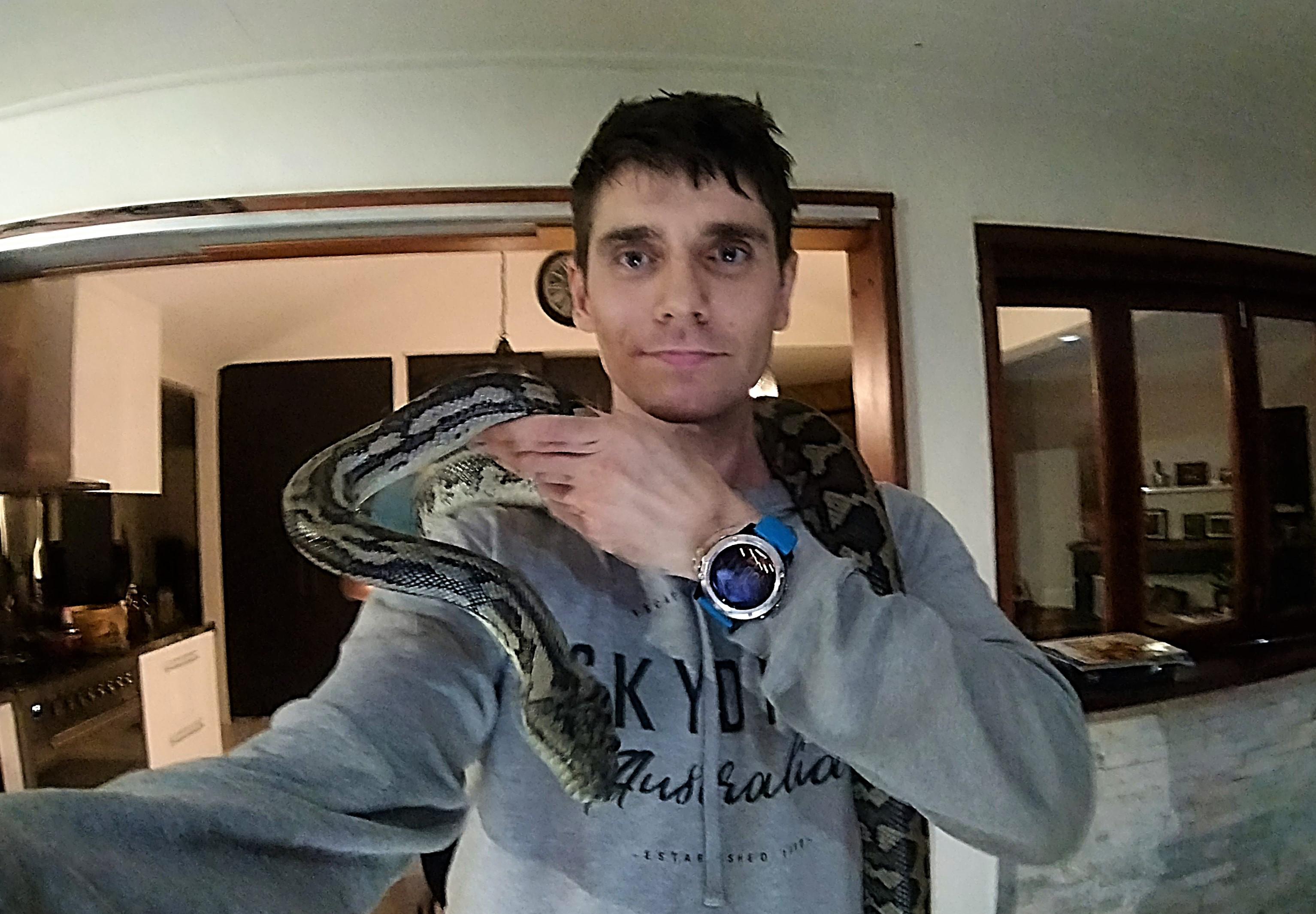 Hangin with my buddy 😅 | Scrolller