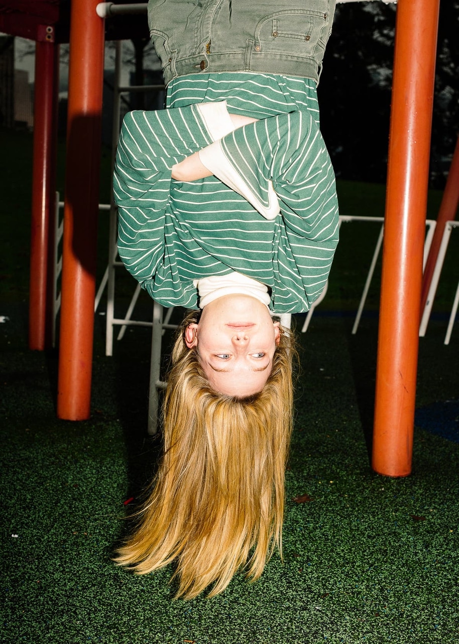 Hanging upside down | Scrolller