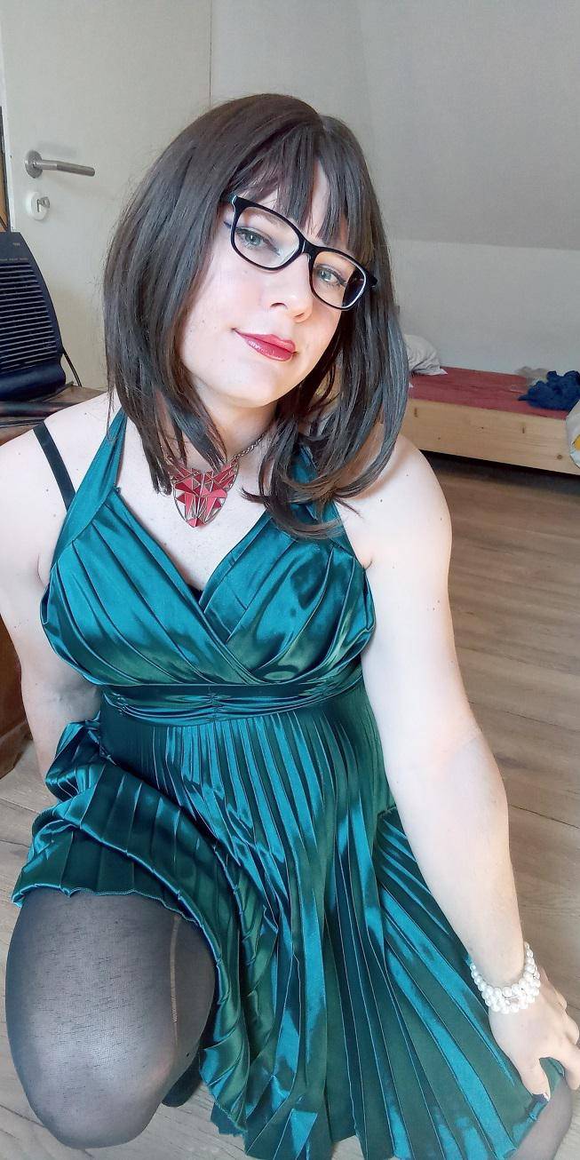 Happy almost weekend day🥳 | Scrolller