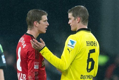 Happy birthday to twins Sven (Borussia Dortmund) and Lars (Bayer Leverkusen) Bender. 25 today ...