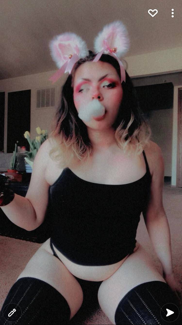 Happy Bunny Day!! 🎀🐰 I got so stoned taking these pictures 😅 | Scrolller