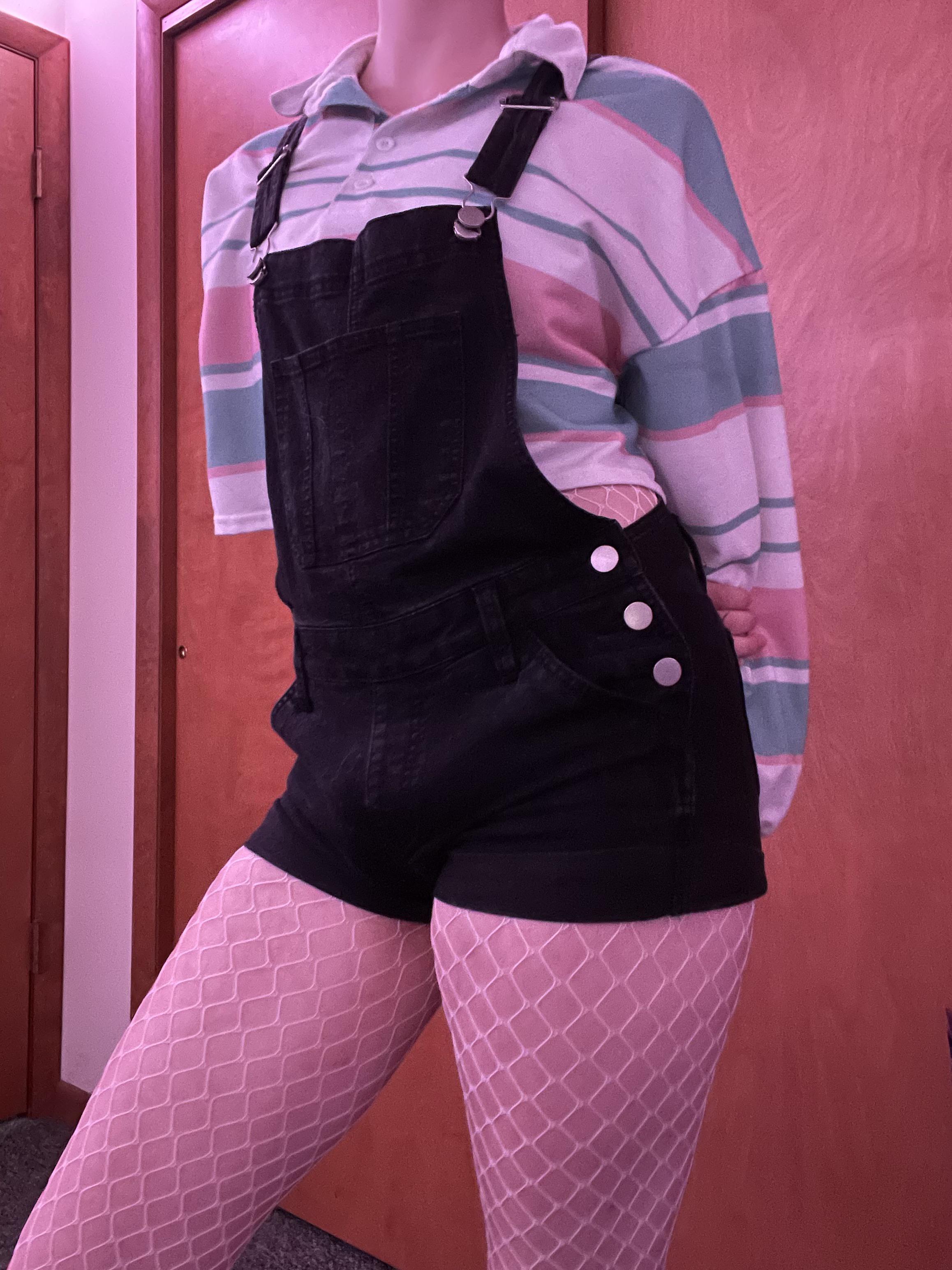 happy femboy friday !!! | Scrolller