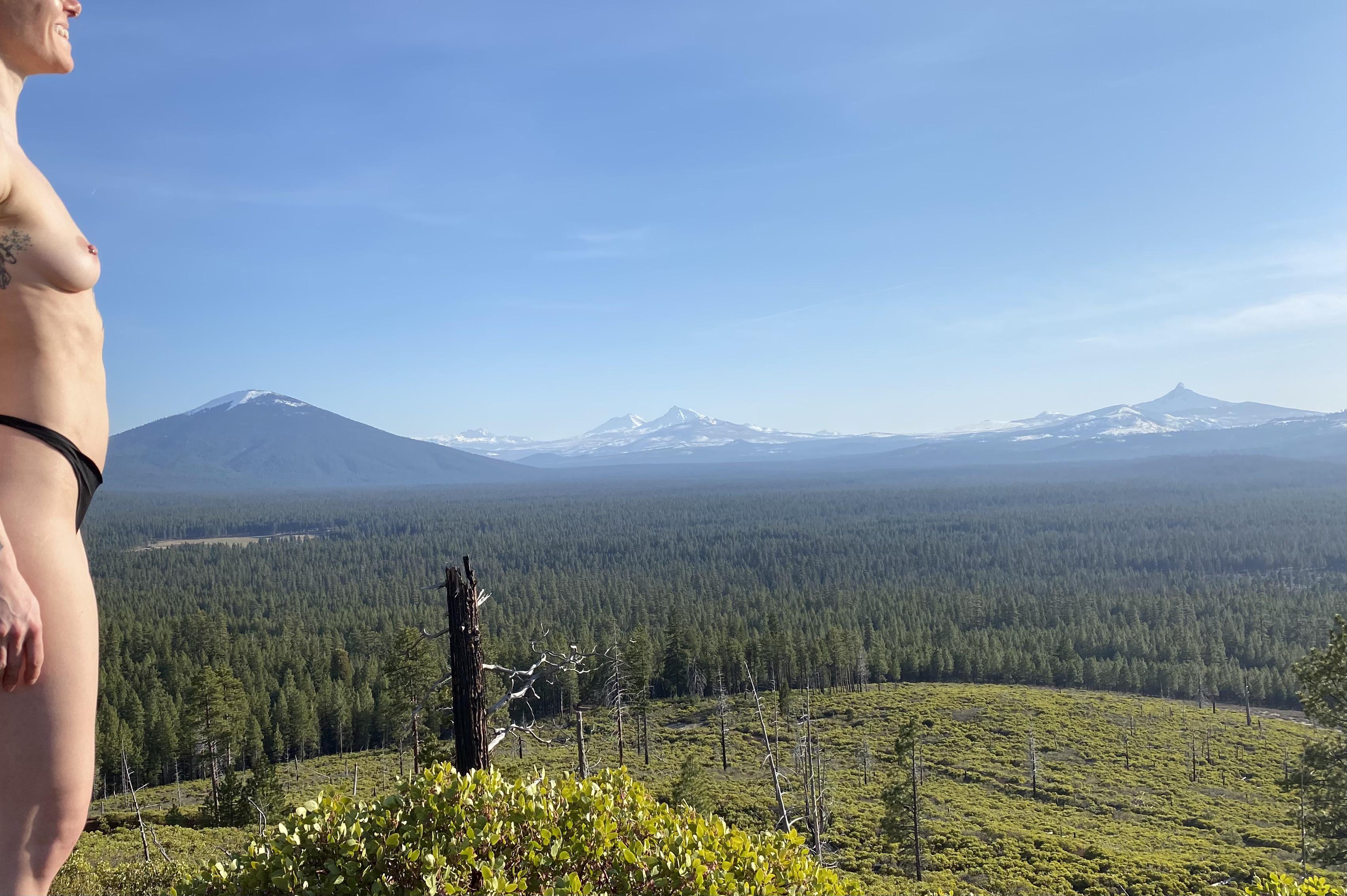 Happy flash Friday from Oregon | Scrolller