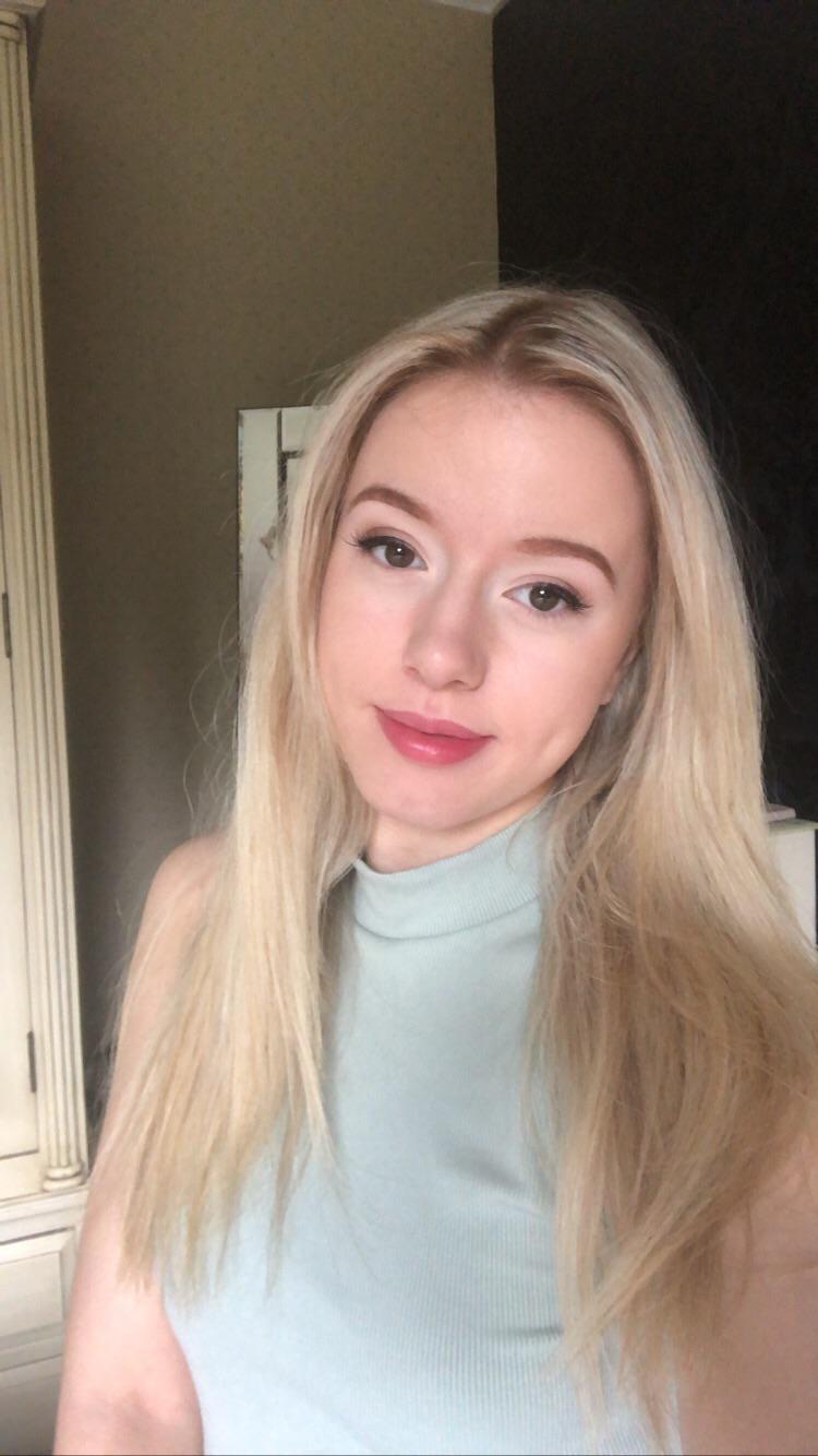 Happy Friday! (21f) | Scrolller