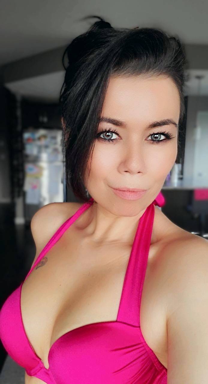 Happy Friday!! All ready for ladies night! 💋 | Scrolller