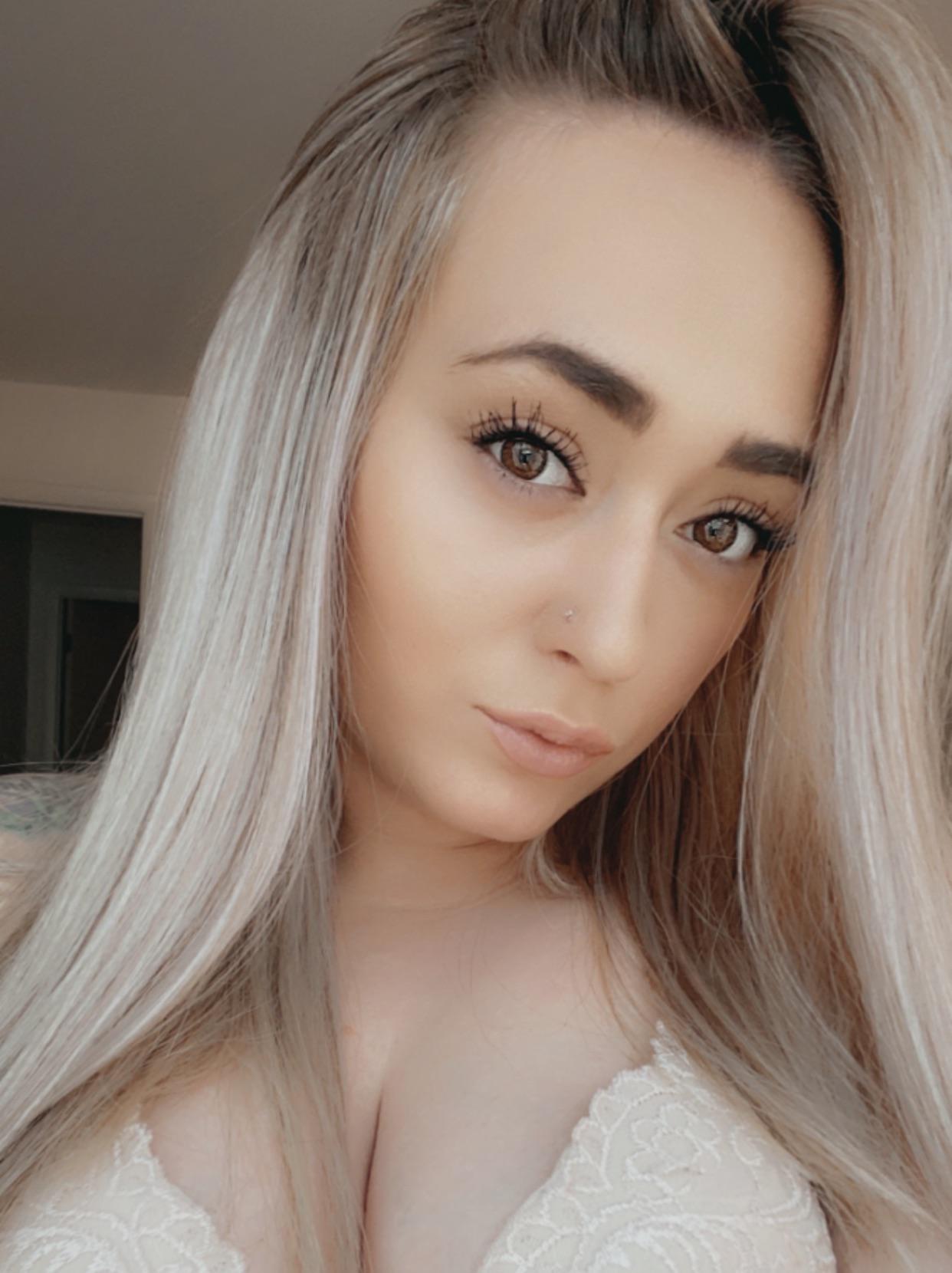 Happy Hump 🐫 Day Beauties 🥰 ️💋 [F 27] | Scrolller