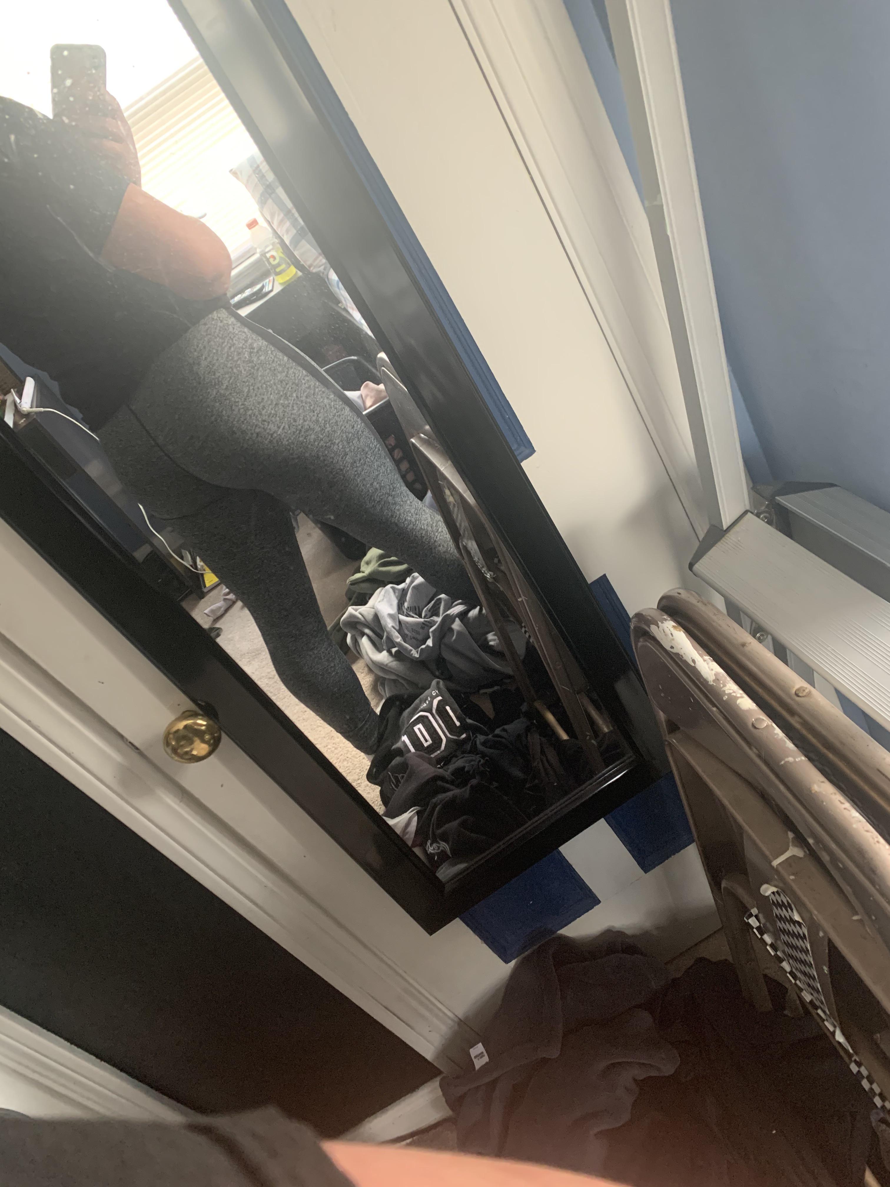 Happy hump day!🍑 daddies and sissies hmu | Scrolller