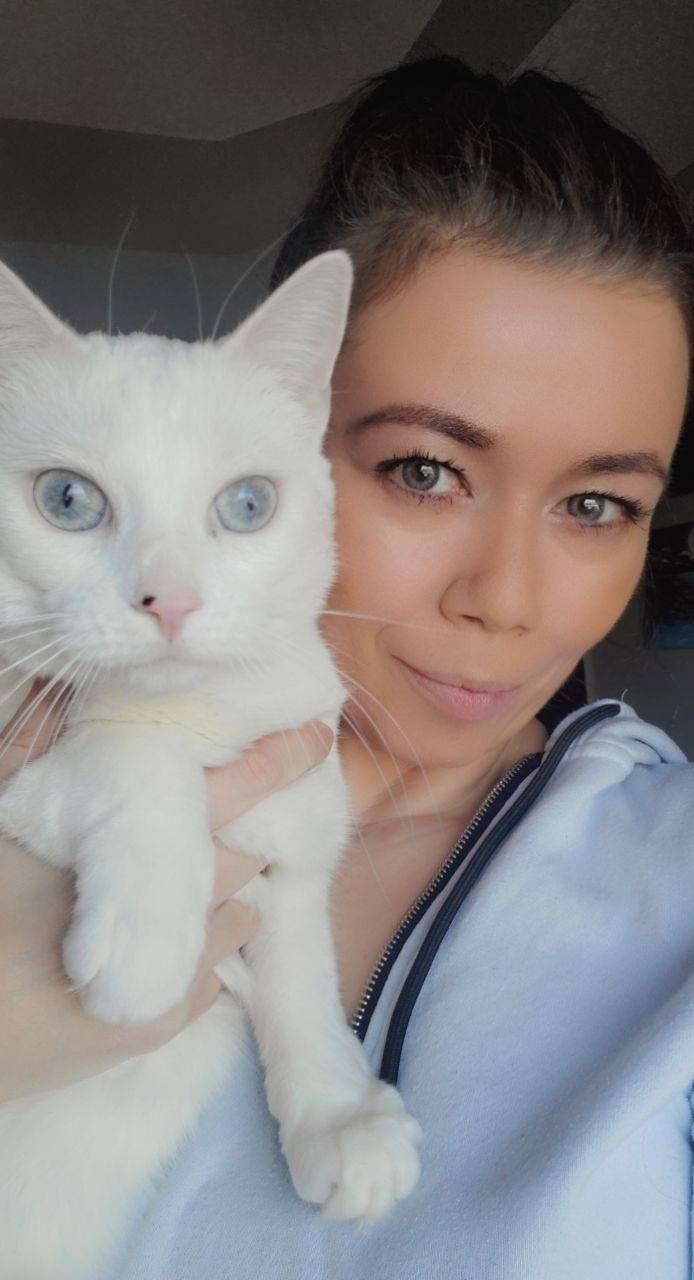 Happy hump day from me and Ms. Kitty 💋 | Scrolller