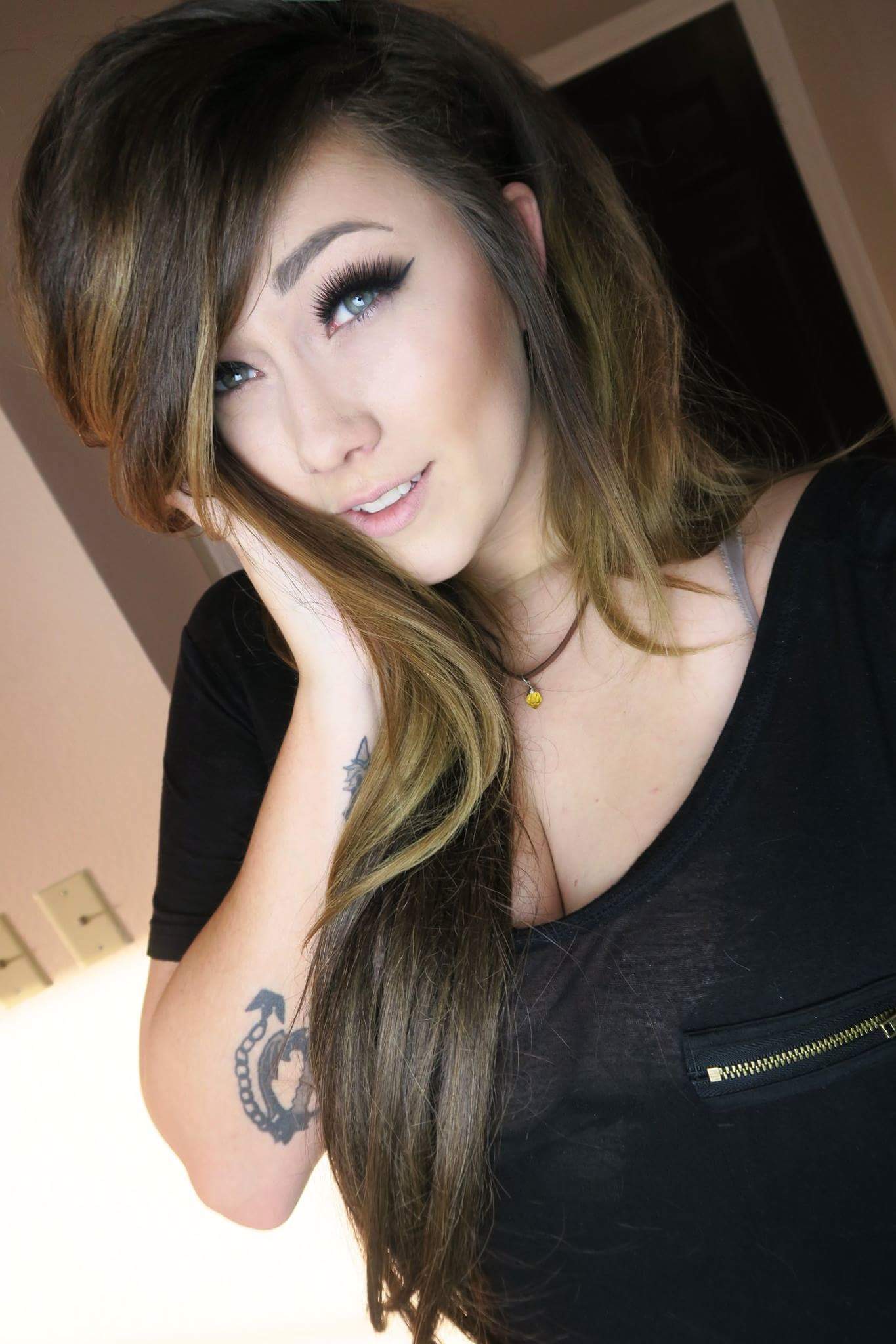 Happy Lindsay | Scrolller