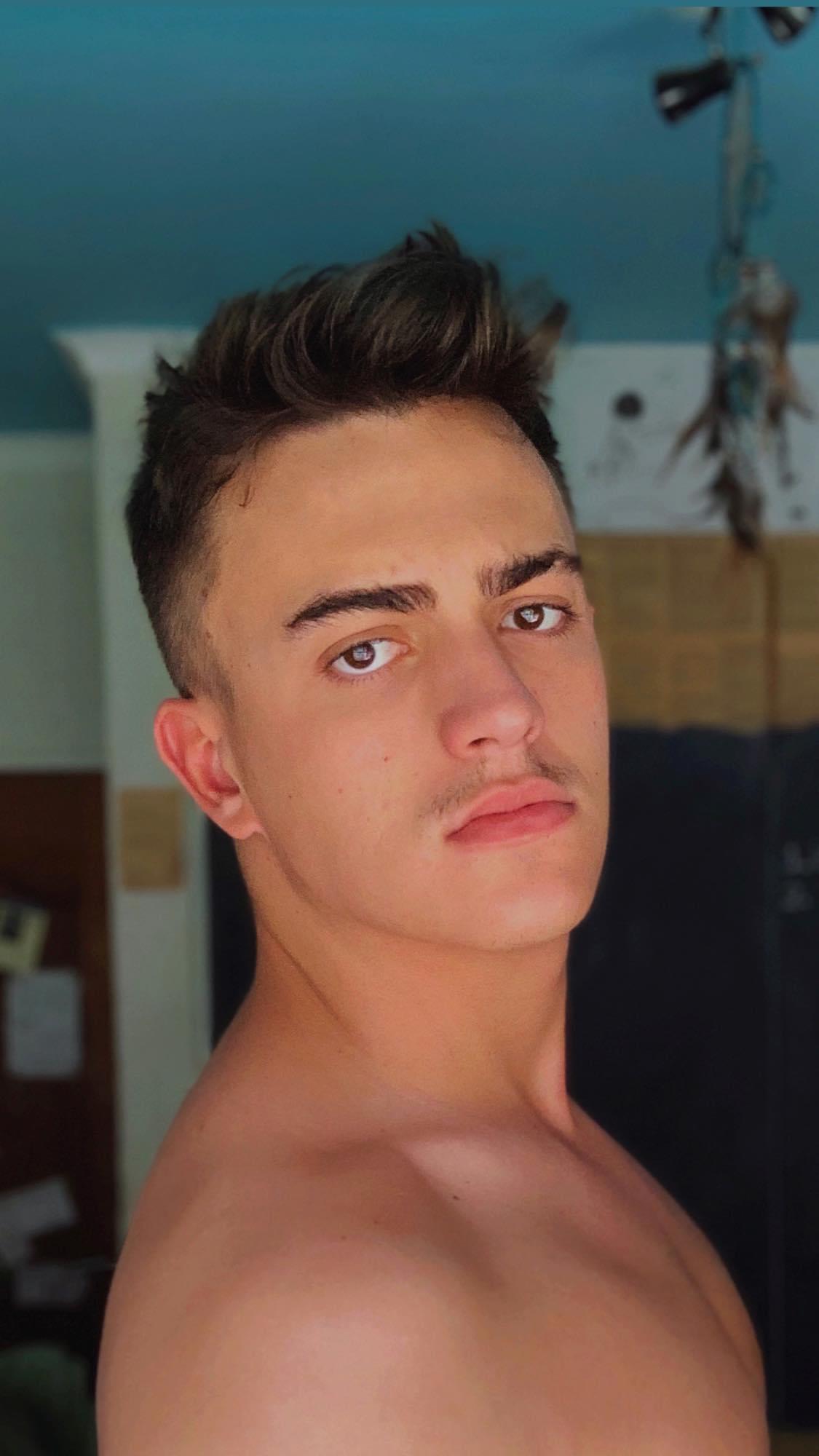 Happy Monday Everyone ️😘 Scrolller