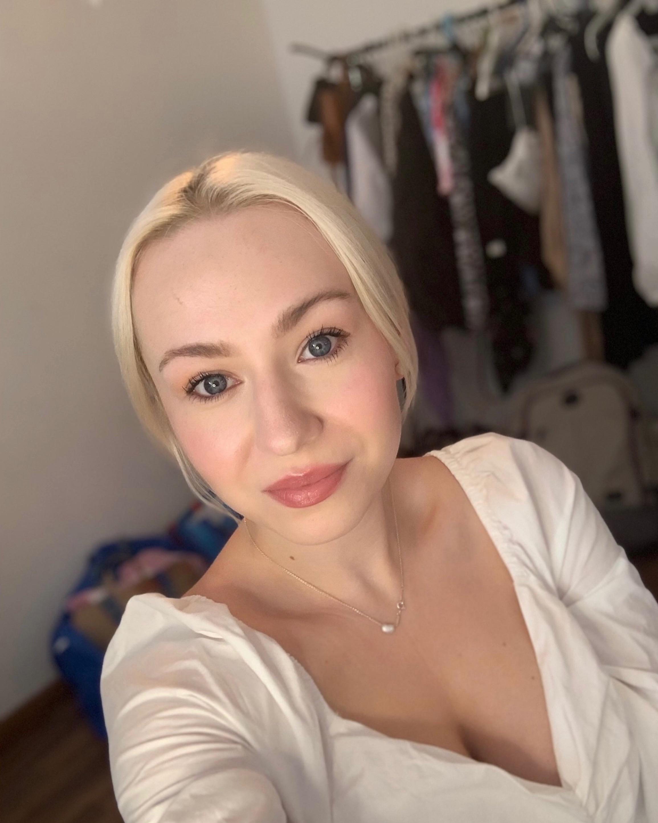 Working in embracing my features with a more natural approach 😊 | Scrolller