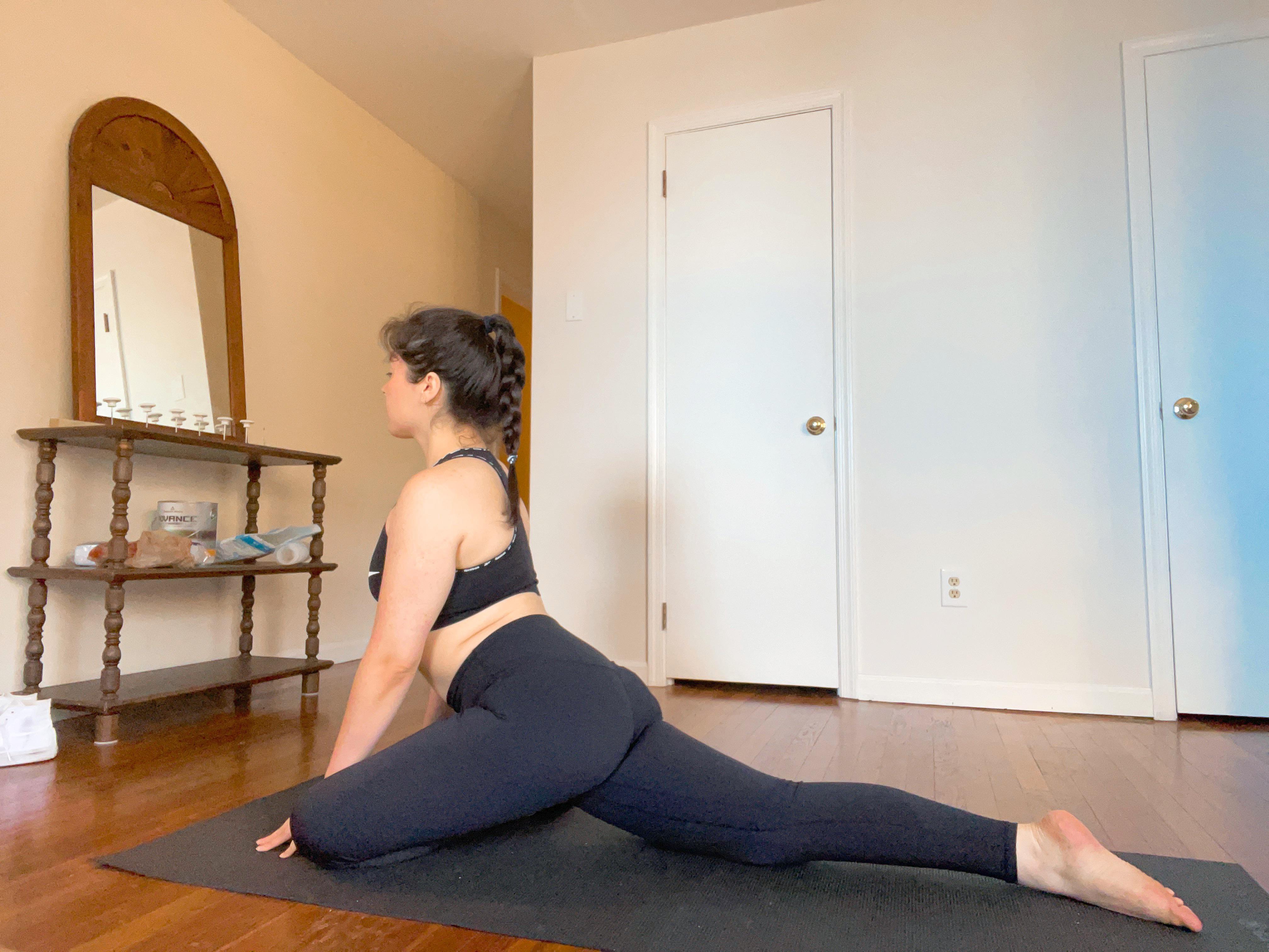 Happy Monday!😋Love to do some deep stretching to start the day [f] | Scrolller