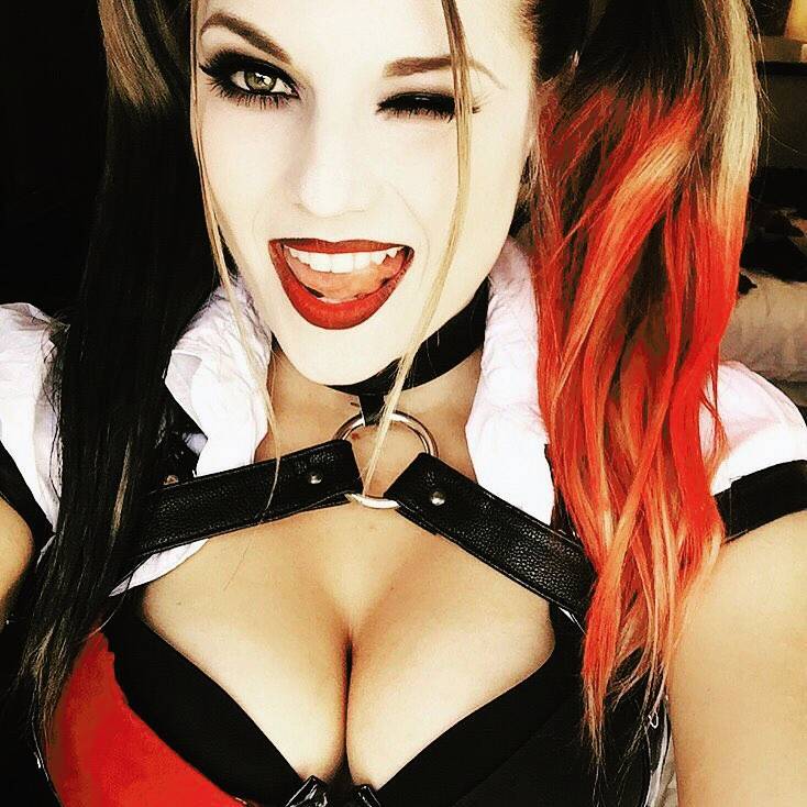 Harley Quinn Wink | Scrolller