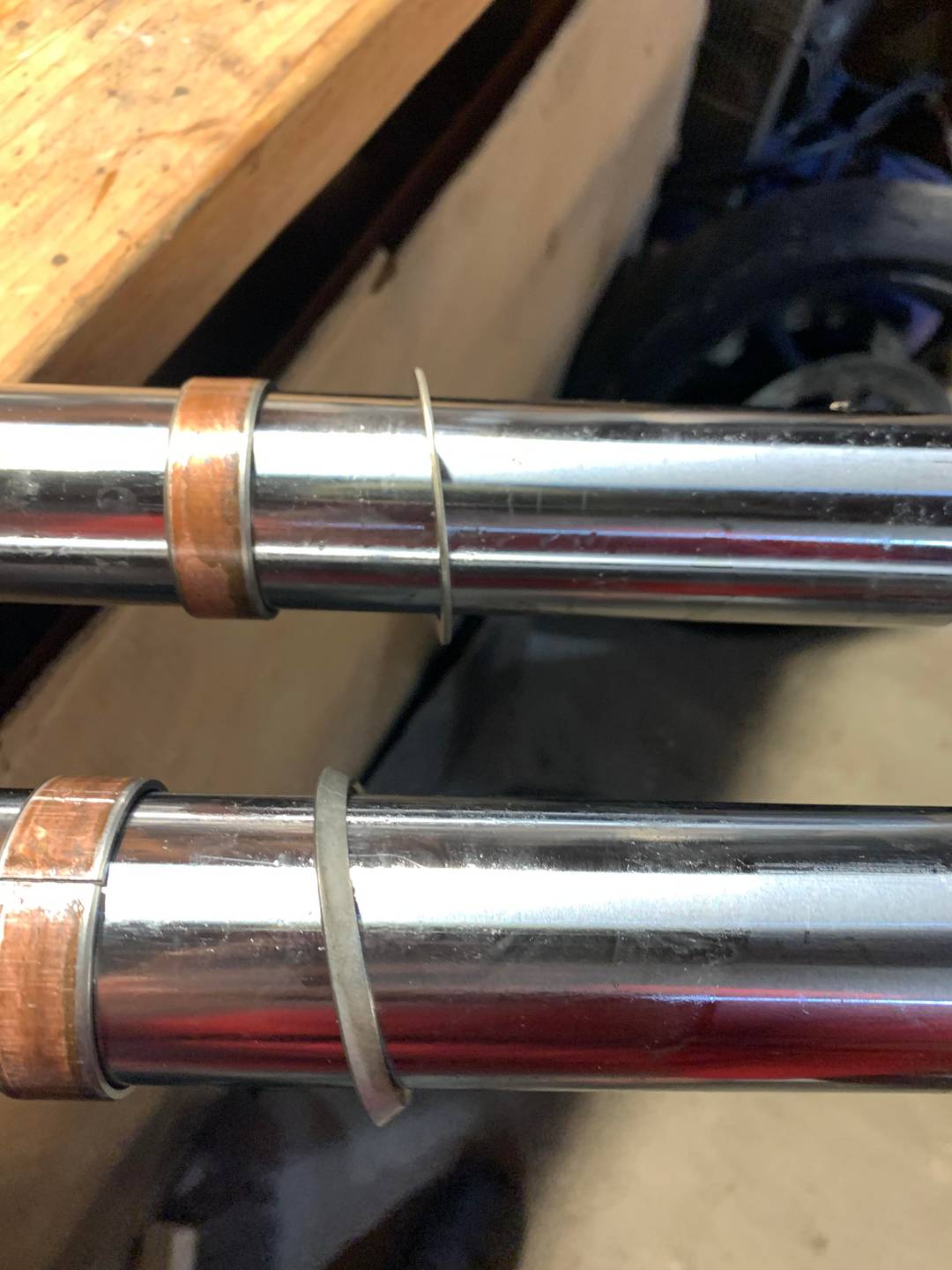 Has anyone ever seen two completely different style washers on their forks? | Scrolller