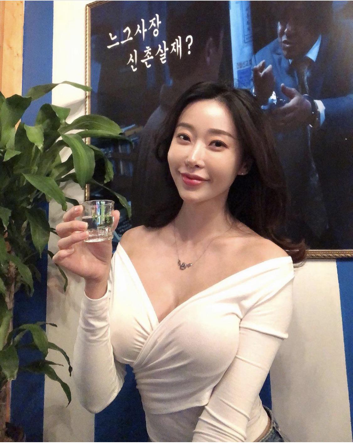 Have a drink with me | Scrolller