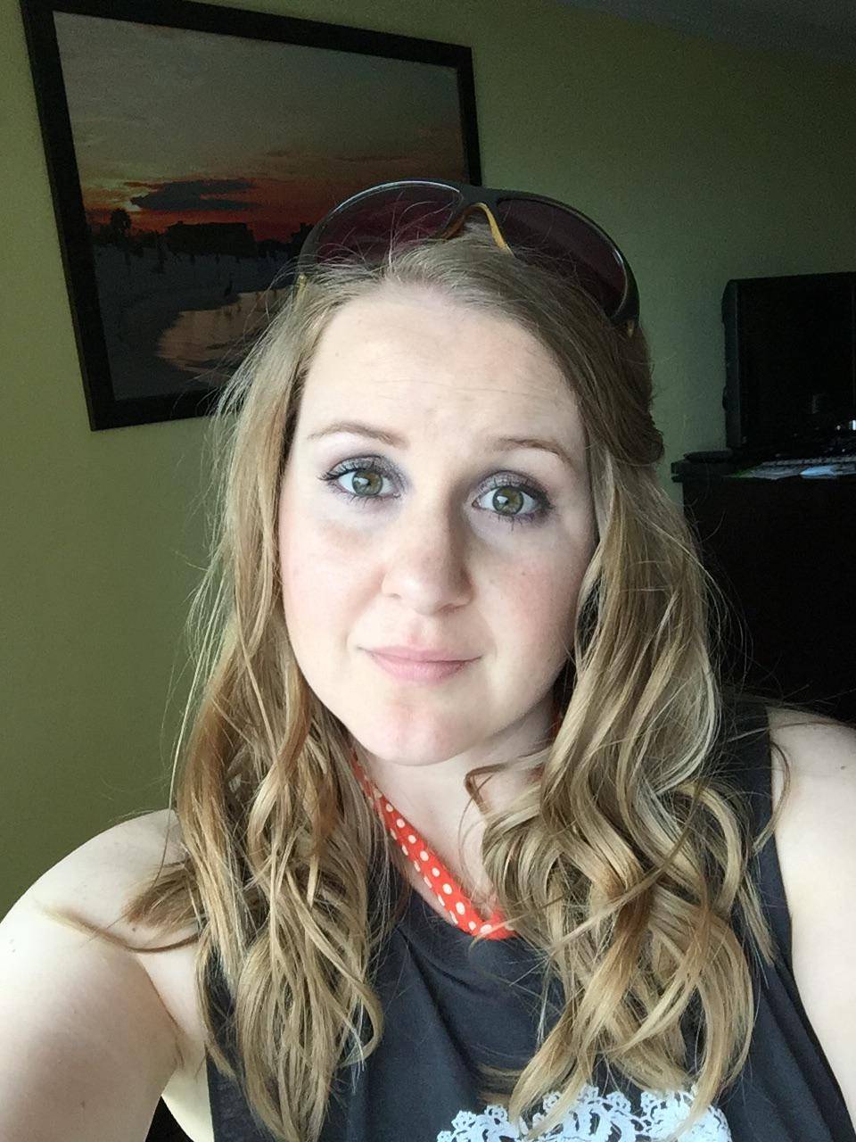 Hazel/Green. Depends on mood, clothing, lighting | Scrolller