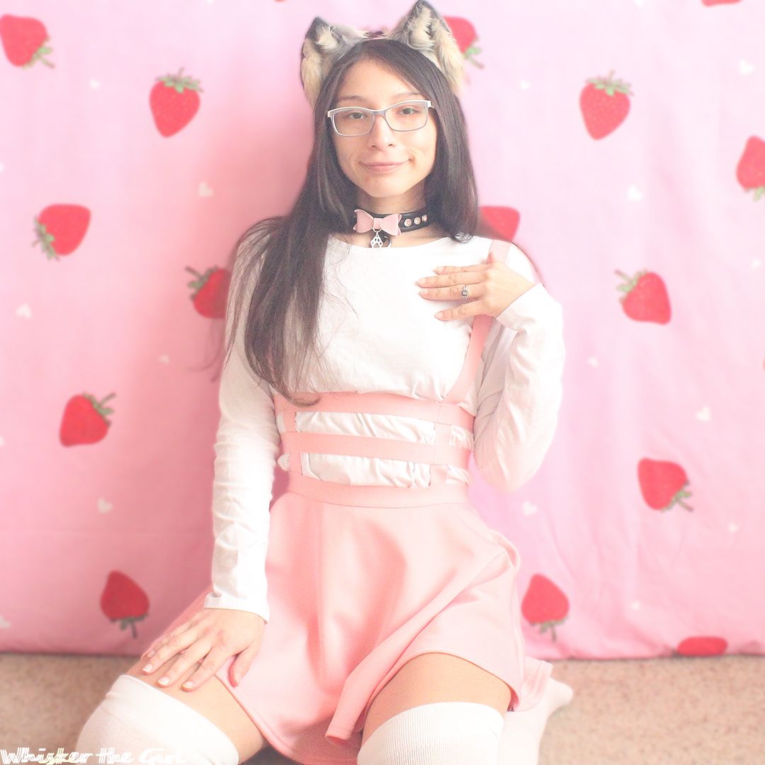 Head pets please! =^.^= | Scrolller