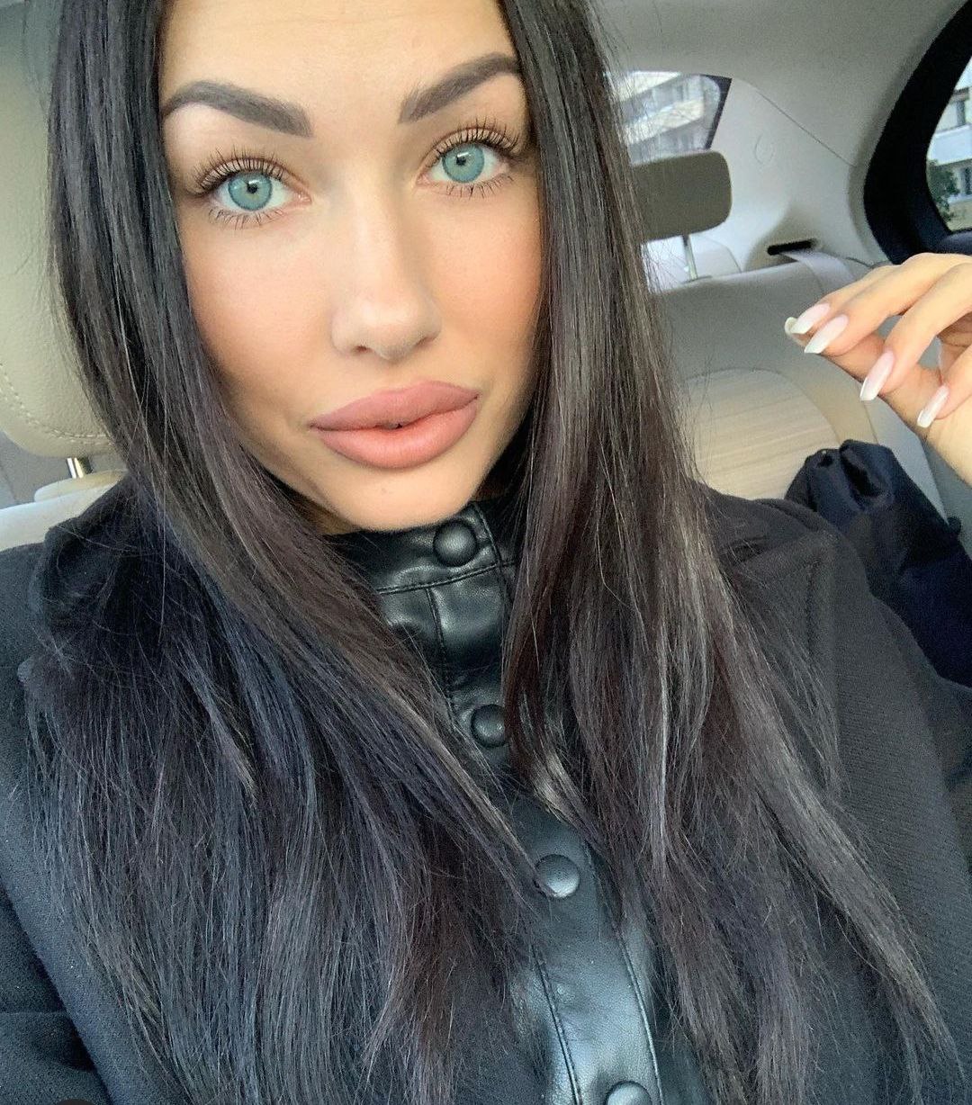 ©heck ️ Comment Section ⬇️ | Scrolller