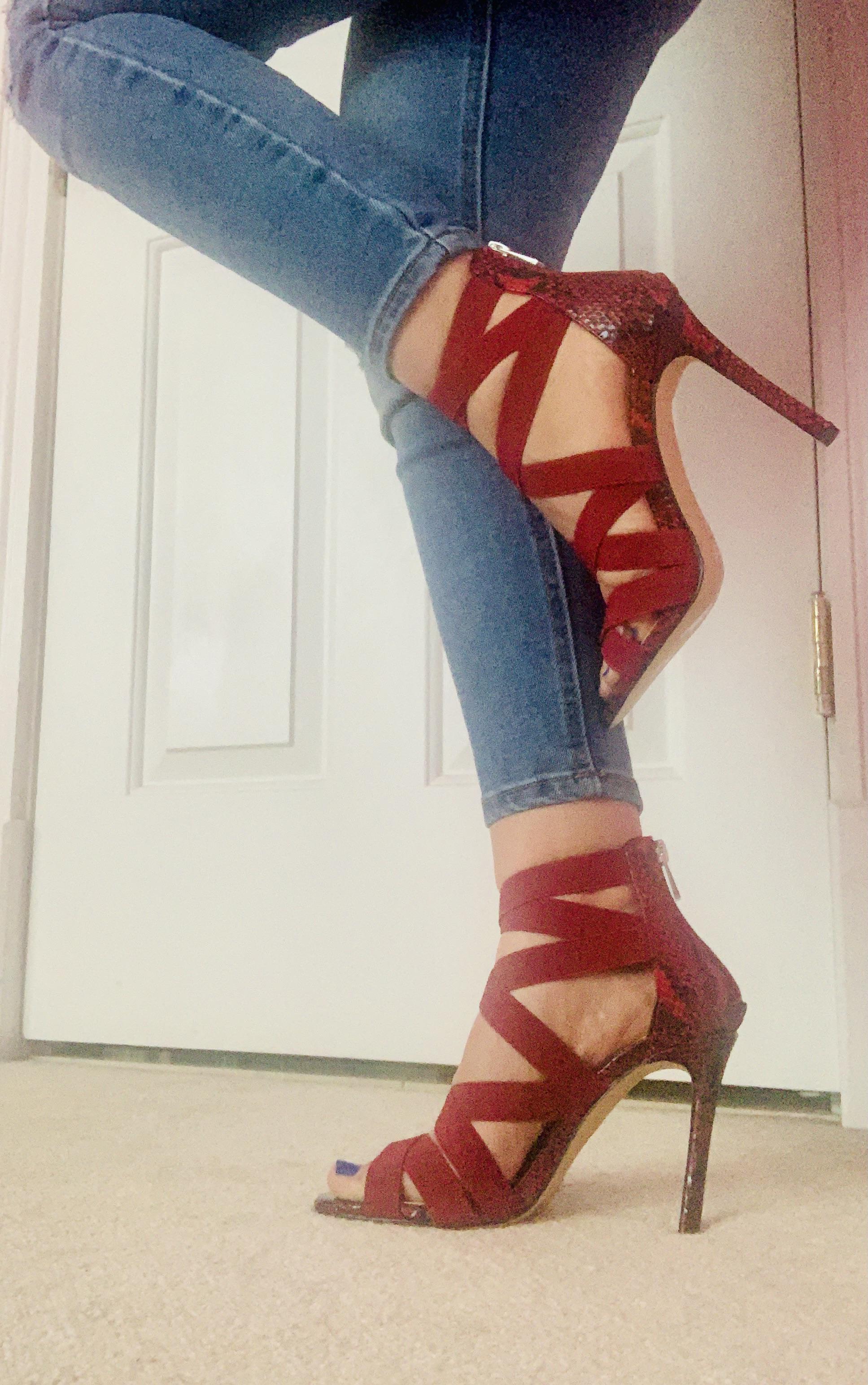 Heels on heels, bow down | Scrolller