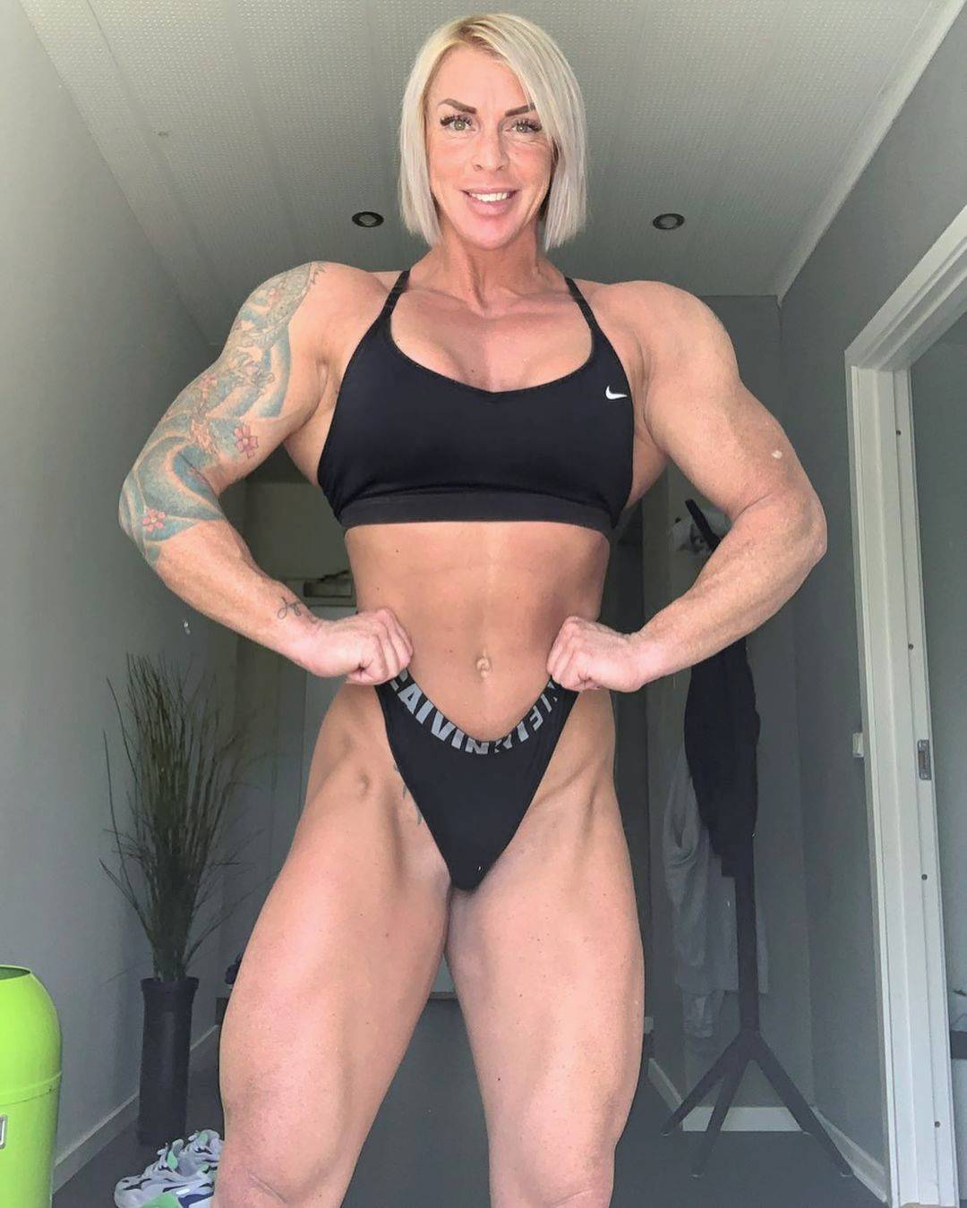 Helle Larsen @hellelarsen_ifbbpro | Scrolller
