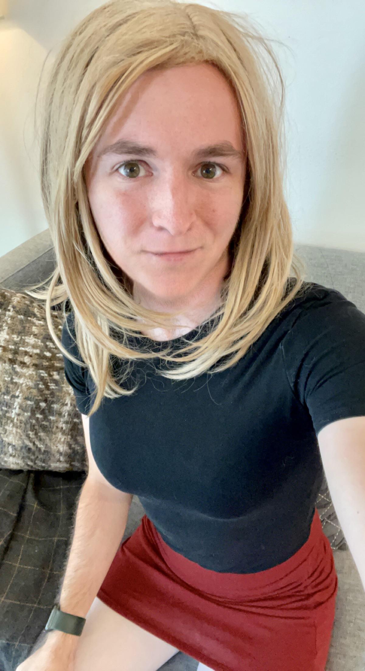 Hello 😚 | Scrolller