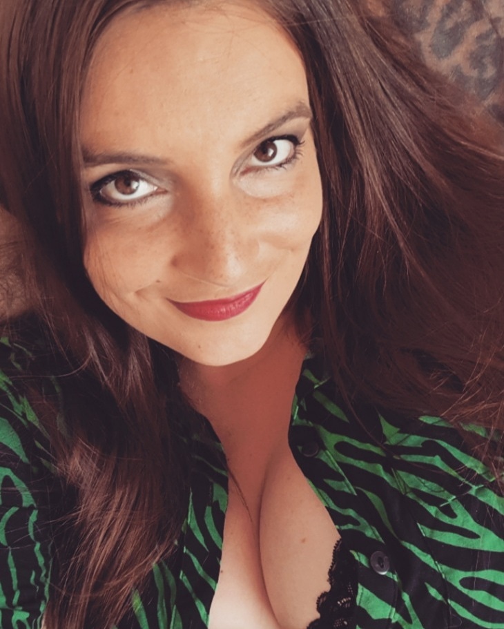 Hello 😊 | Scrolller