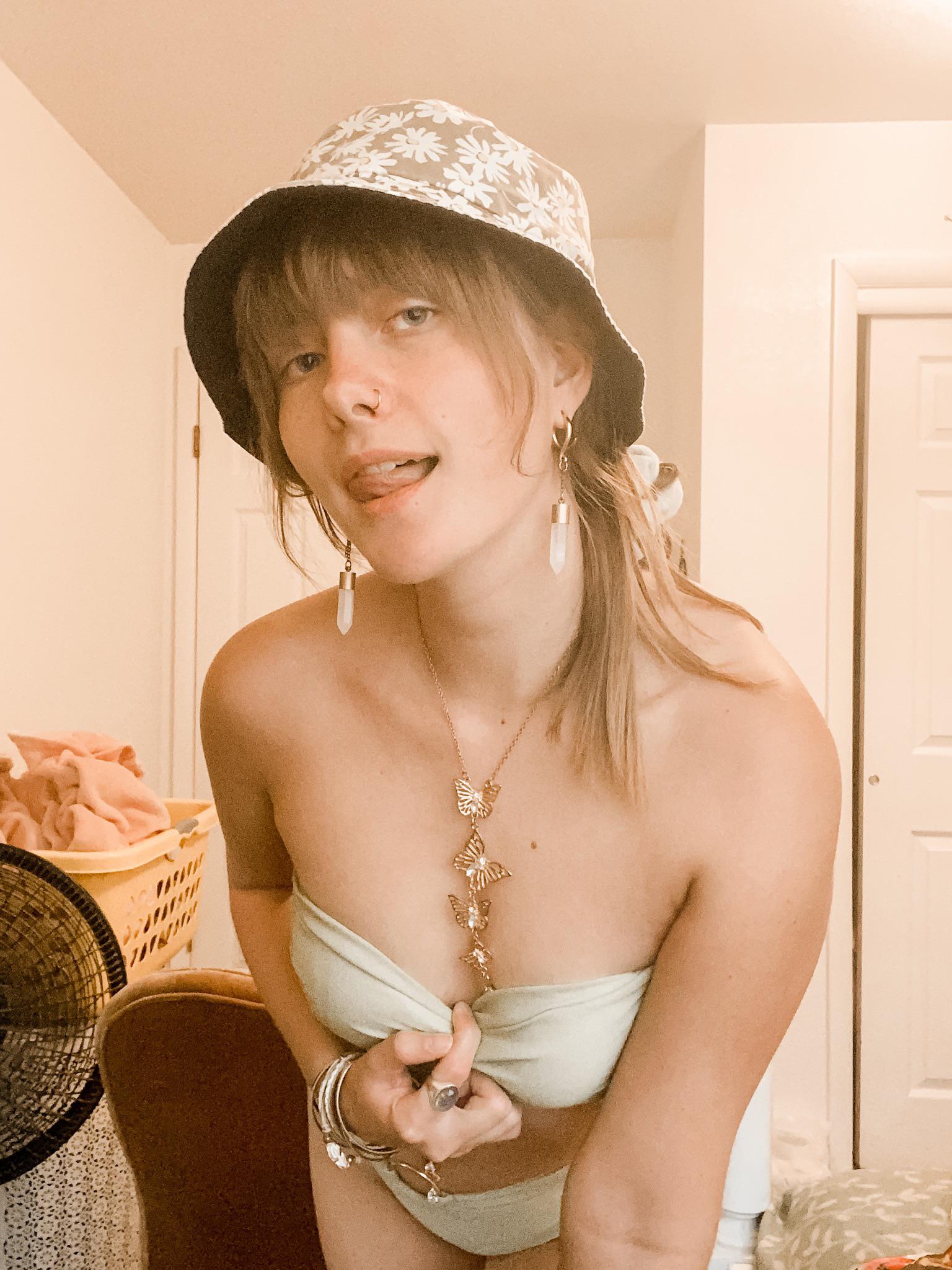 Feeling confident in my fave bikini💛 | Scrolller