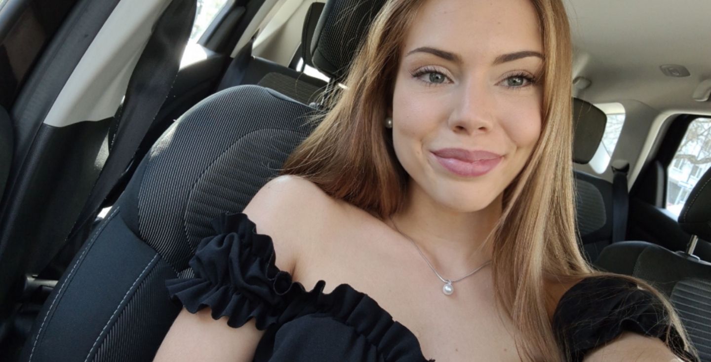 Hello April 🌷 (24F) | Scrolller