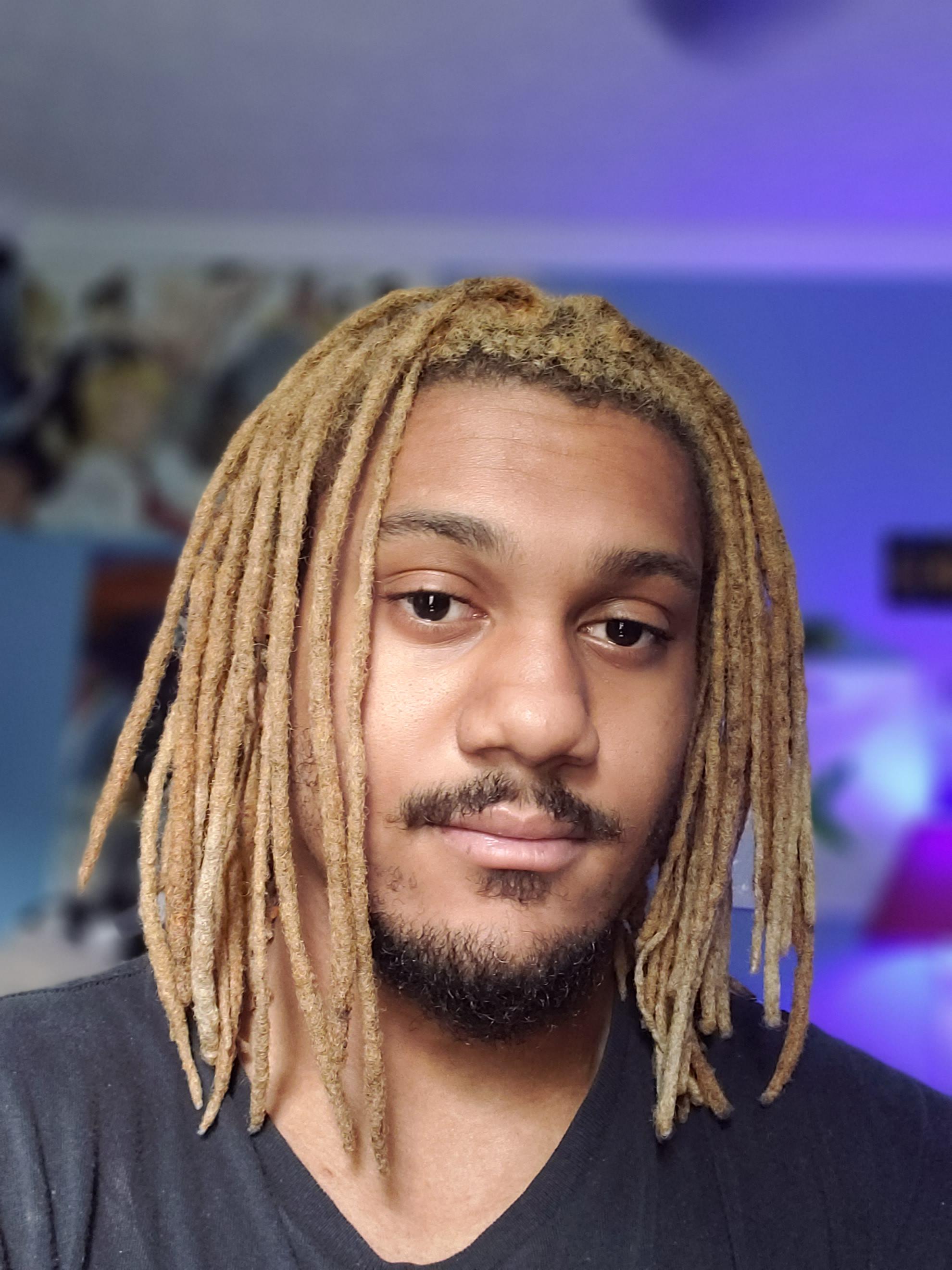 Hello :) | Scrolller