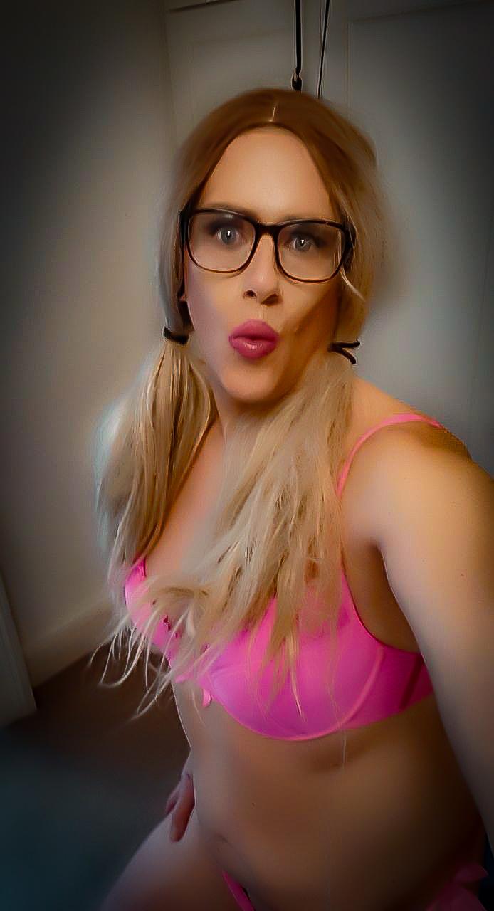 Hello Boys!!!! | Scrolller