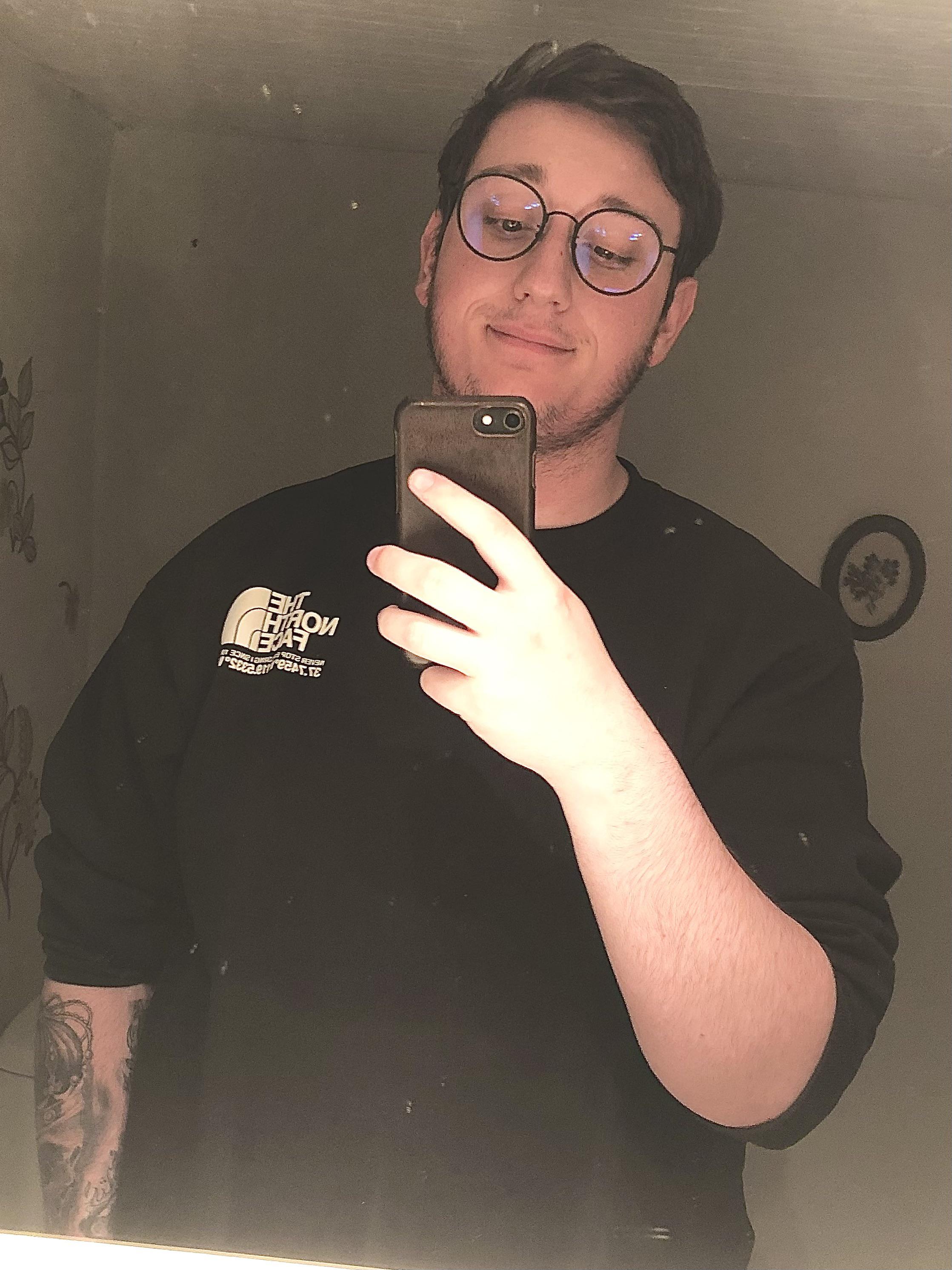 Hello everyone 👋 | Scrolller