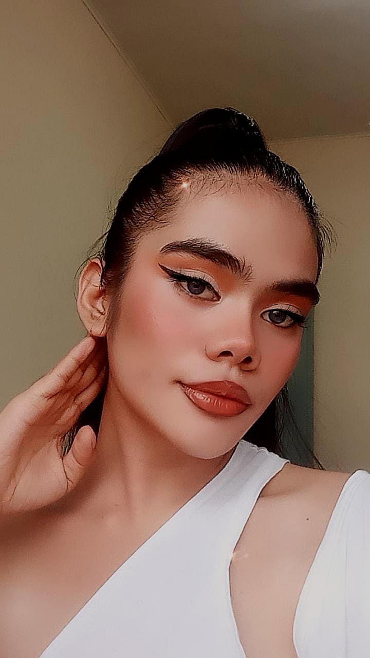 Hello everyone!!😊 neck hurts pose😂 🏻 | Scrolller