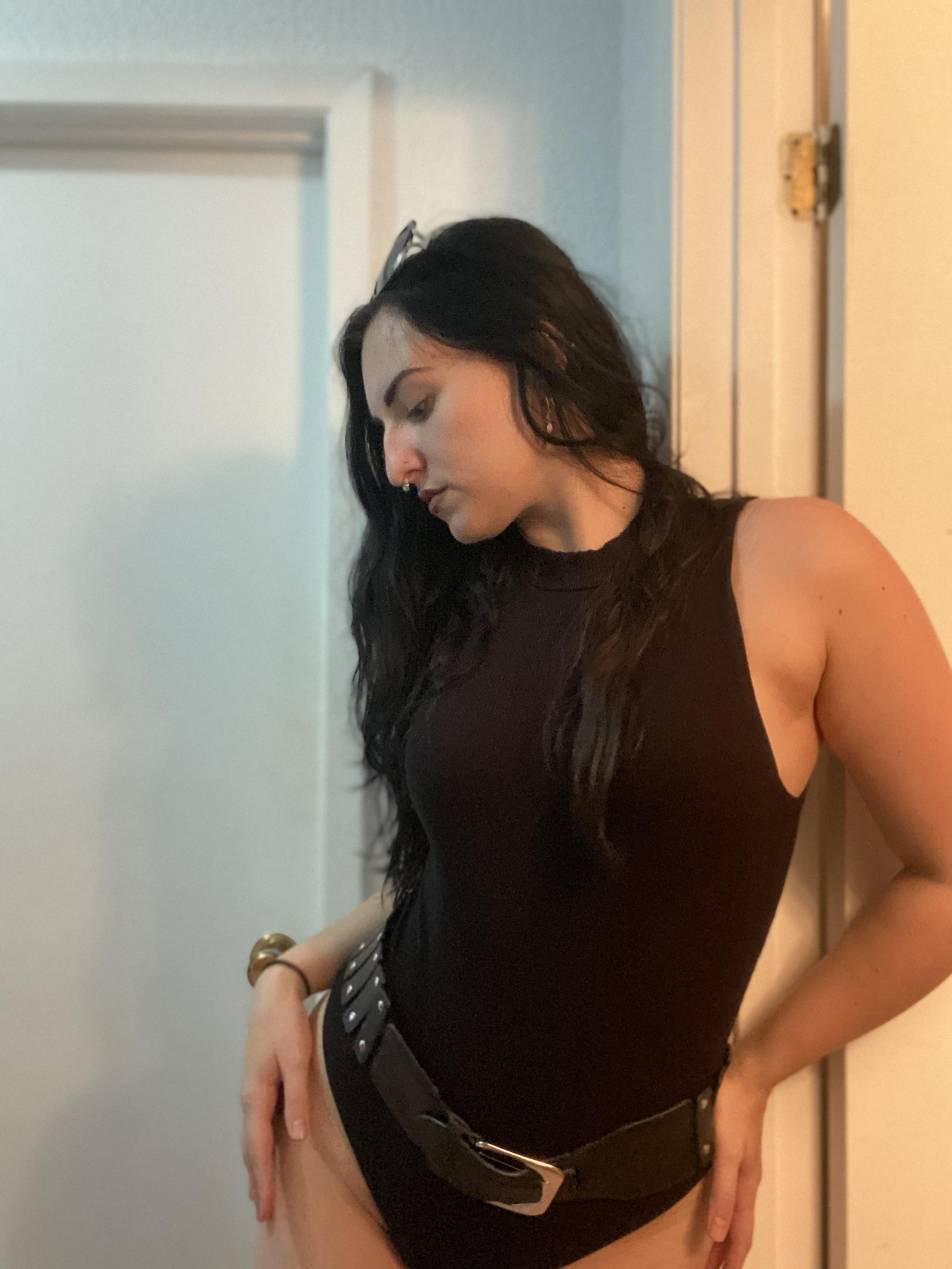 Hello 🖤🤗 [f] | Scrolller