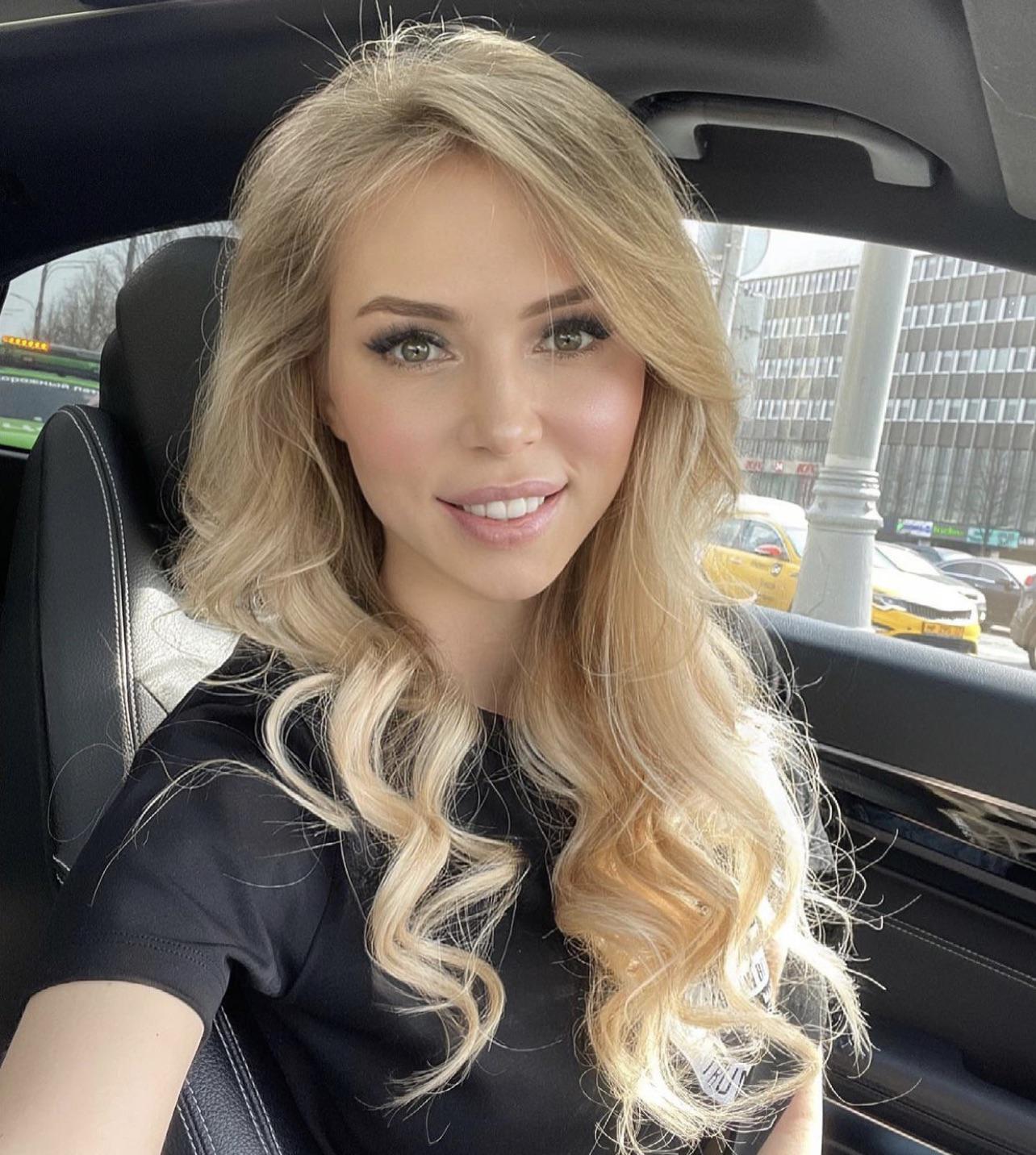 Hello Kitty [irtr] | Scrolller