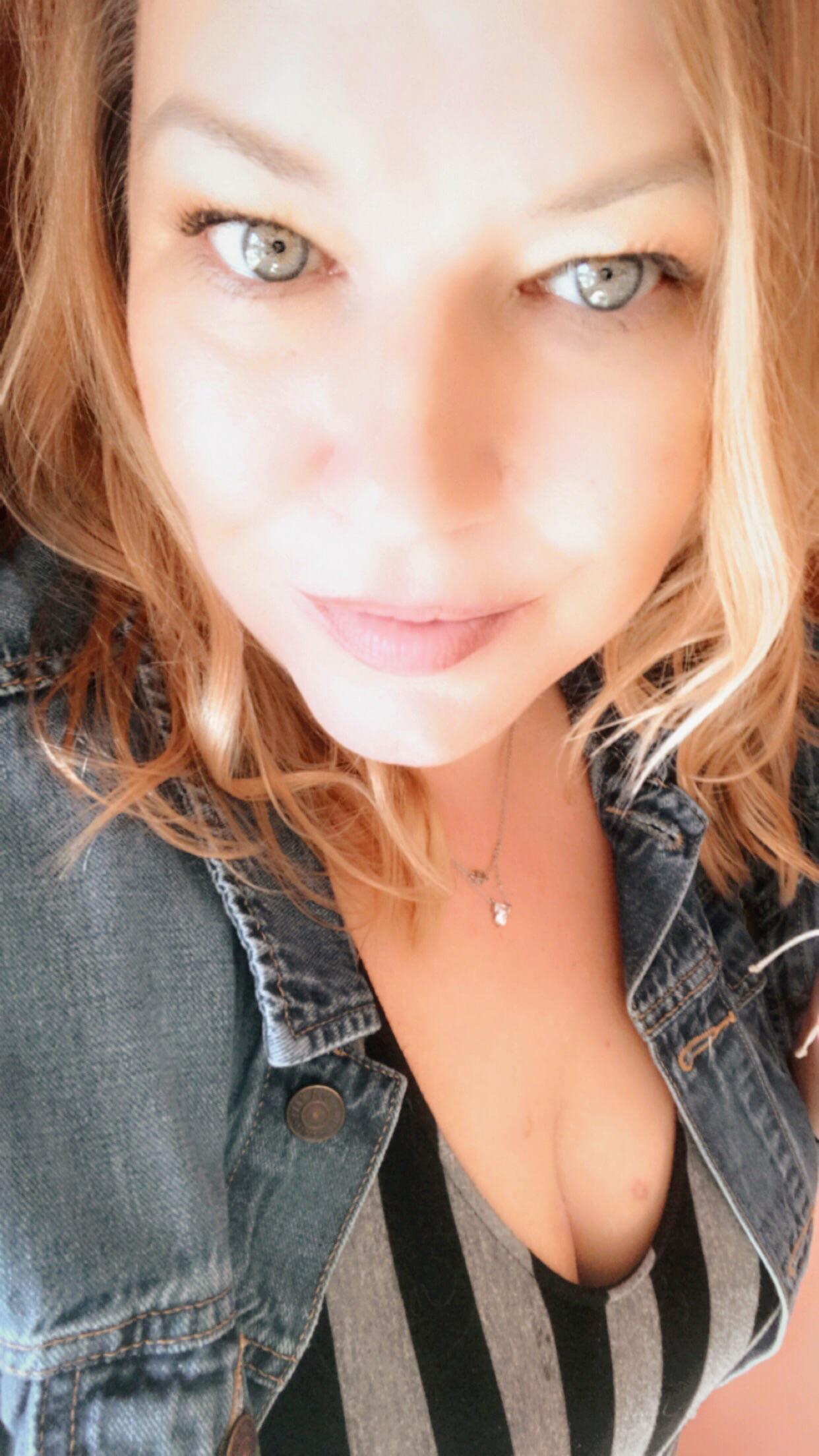 Hello Monday! | Scrolller