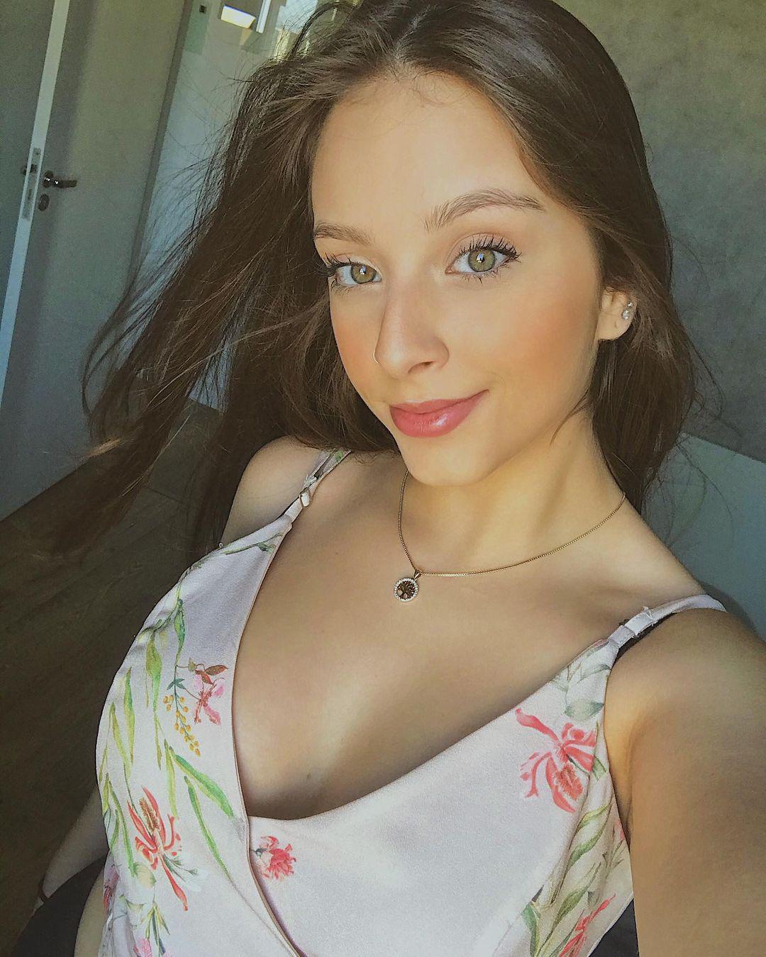 Hello my dear neighbors. | Scrolller