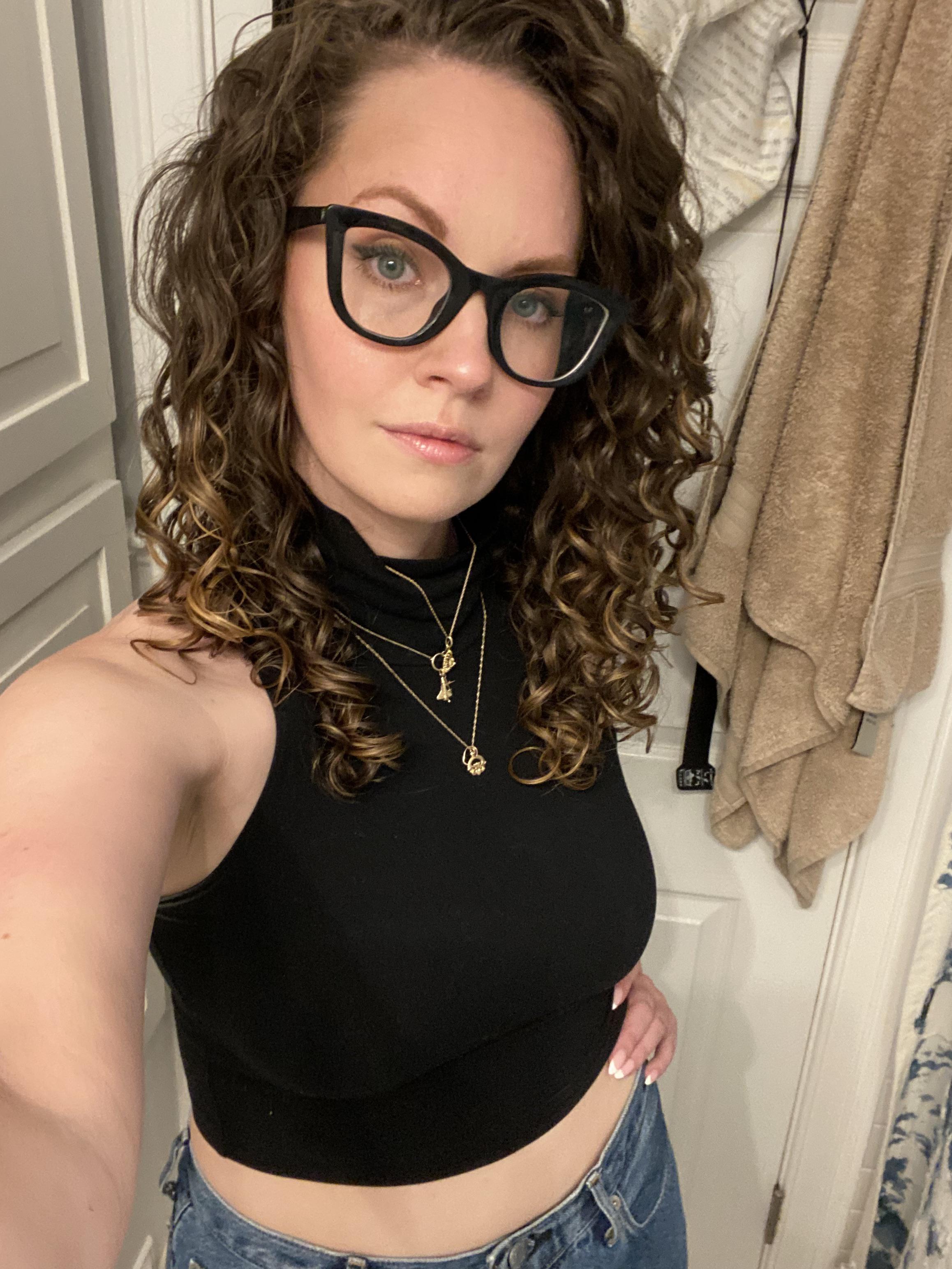 Hello! [over 18] | Scrolller