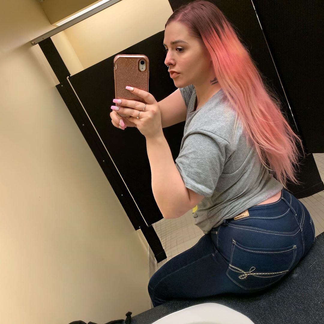 Hello sissy girls come over here to Mommy here is my kik info goddessolivia654 | Scrolller