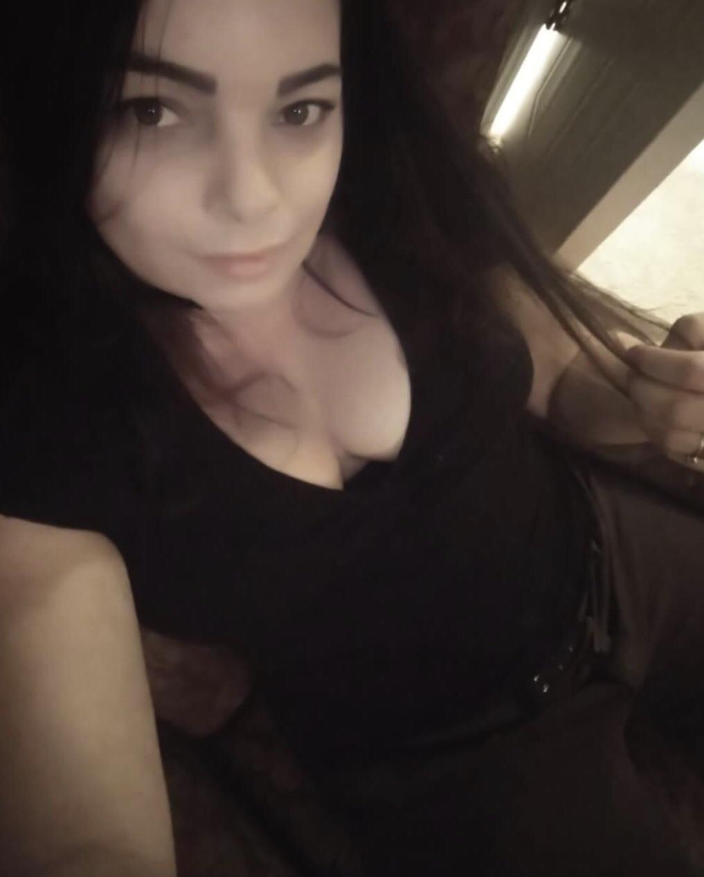 Hello there, come sit with me? | Scrolller