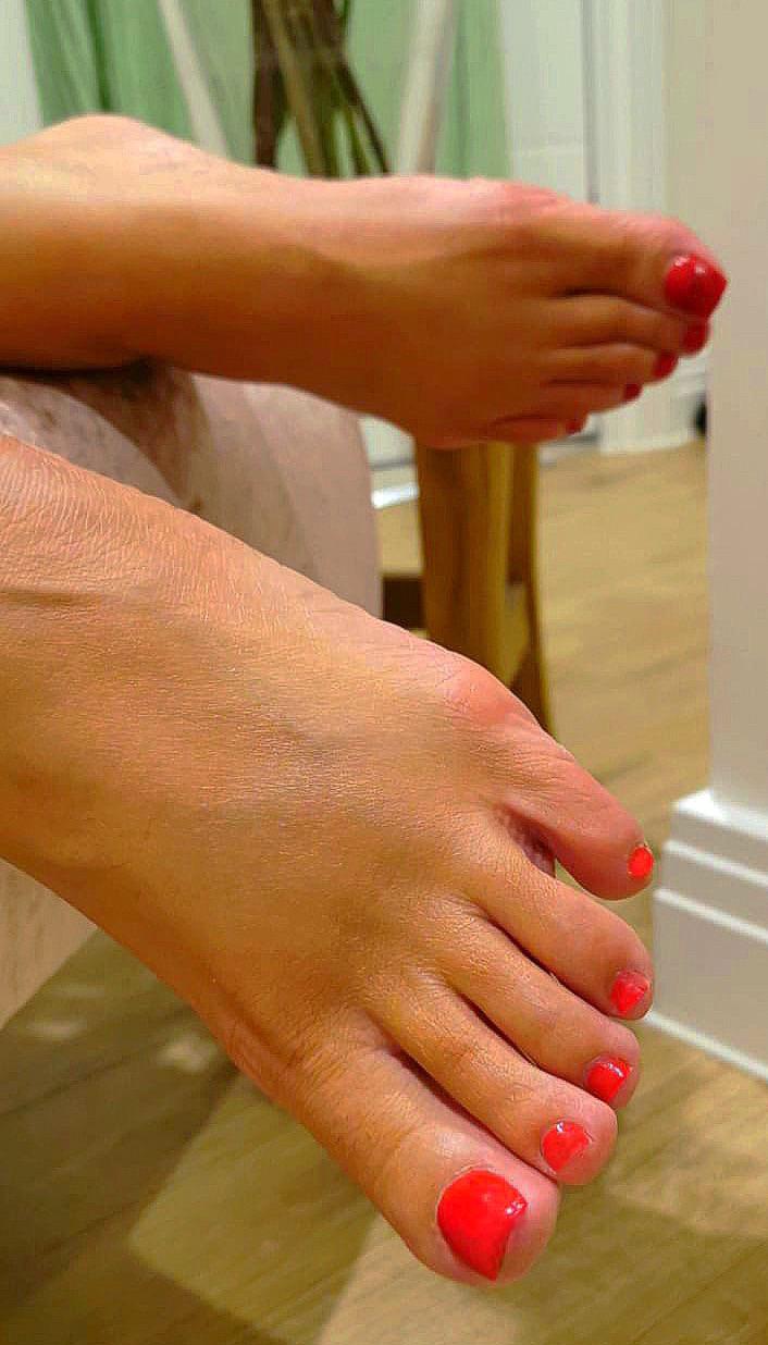 Discover more like Female_Foot_Fetish: Hello toes! and Related Content | Scrolller