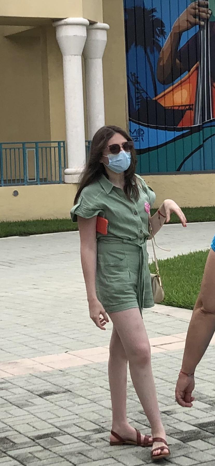 Help! I feel so clockable here 20 mtf 16 months on hormones, how bad do look? This picture makes ...