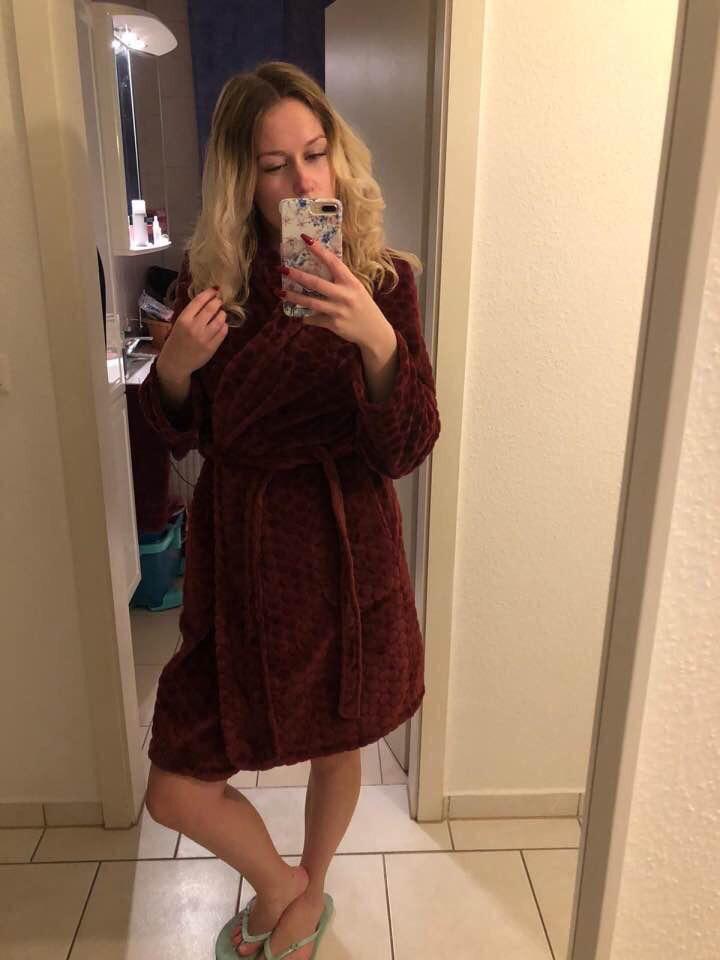 Help me undress, daddy? | Scrolller