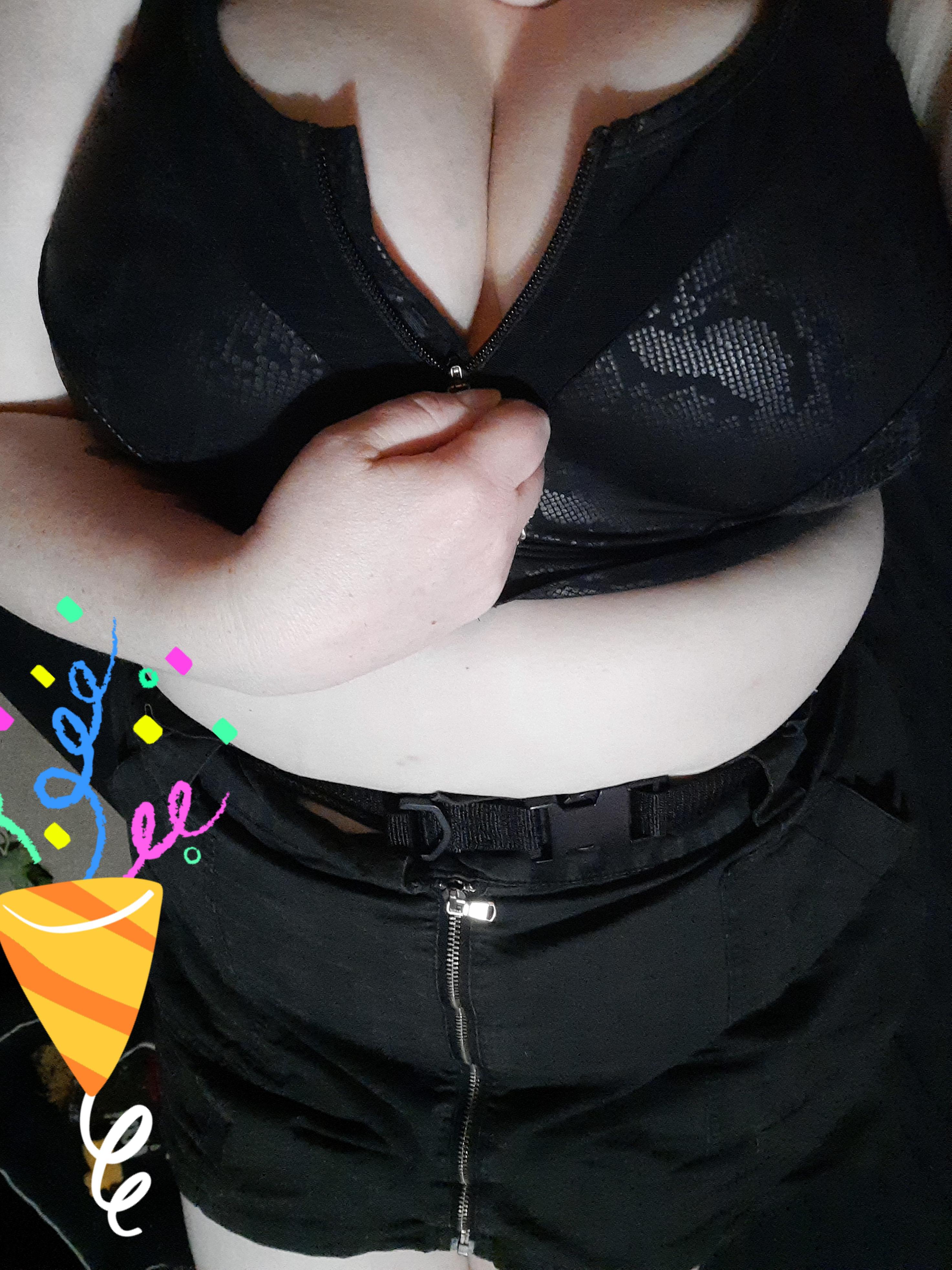 Help me unzip | Scrolller