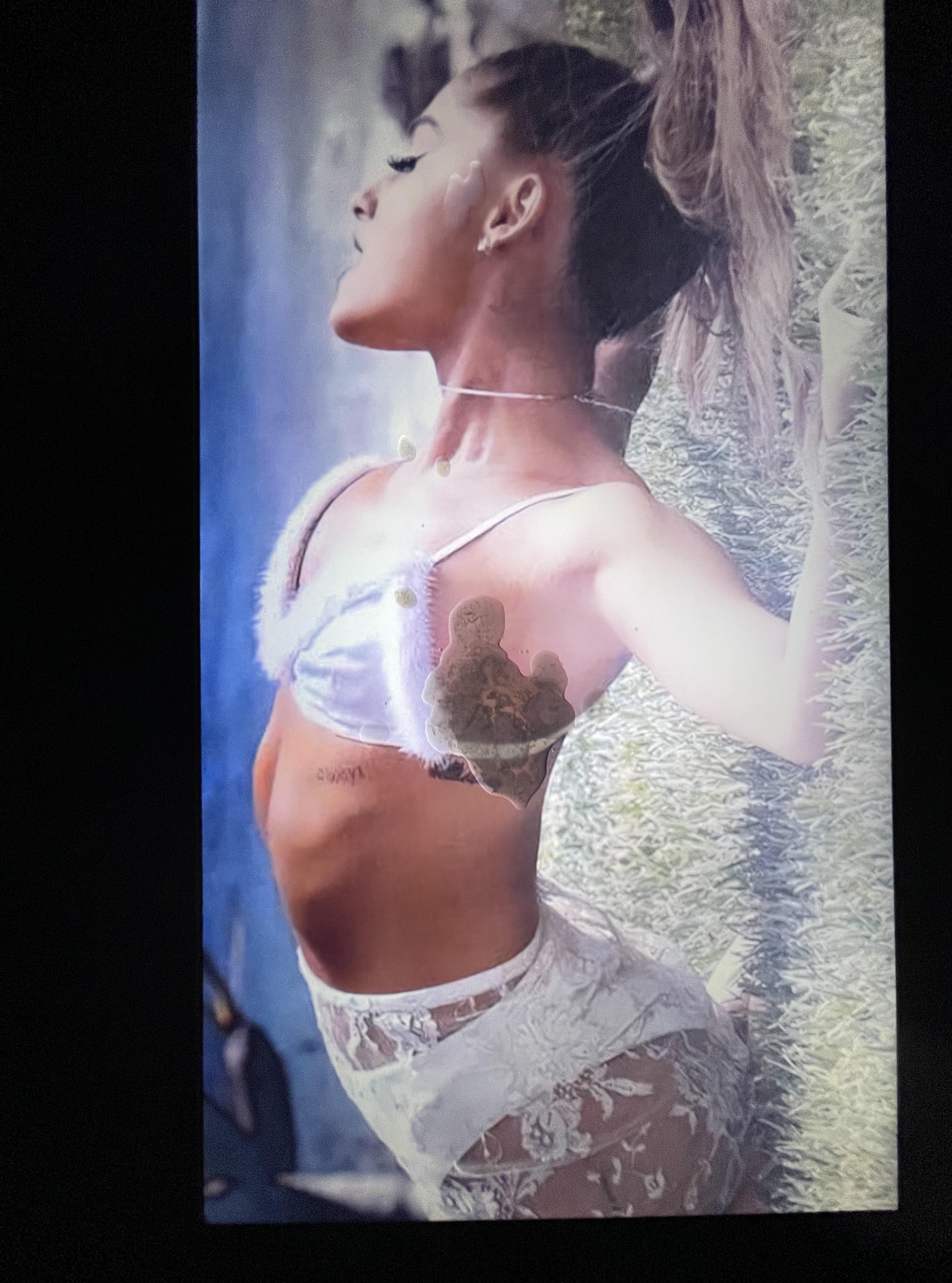 Her armpits drained me 💦 | Scrolller