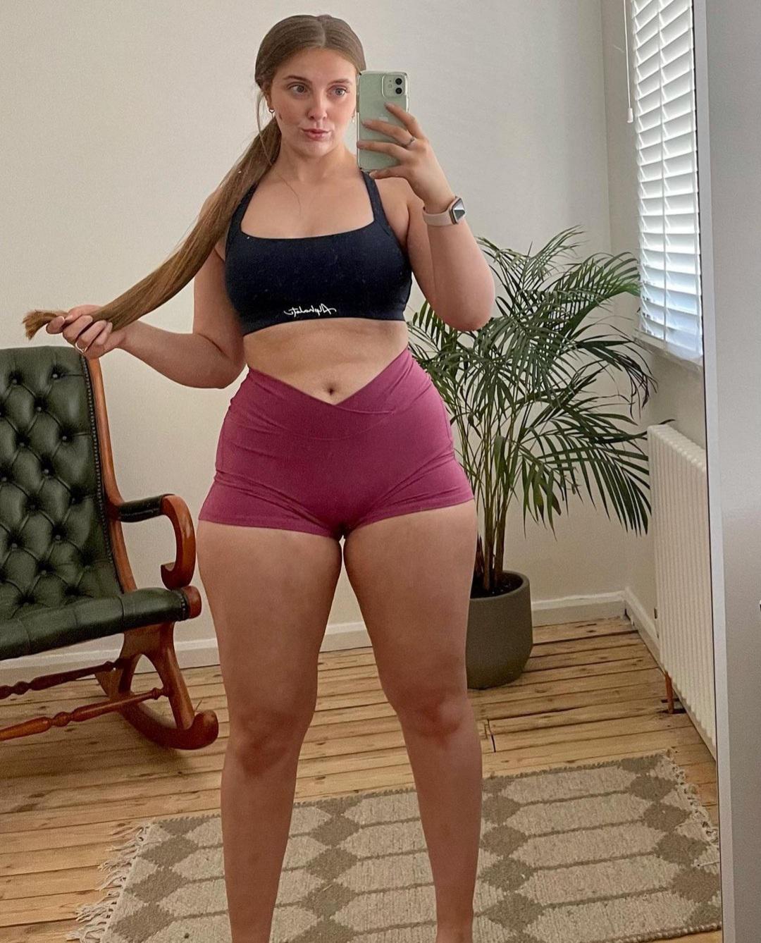 Her body is insane 😍 | Scrolller