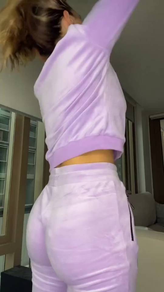 Her Booty Make All The Boys 💦💦🍆 | Scrolller