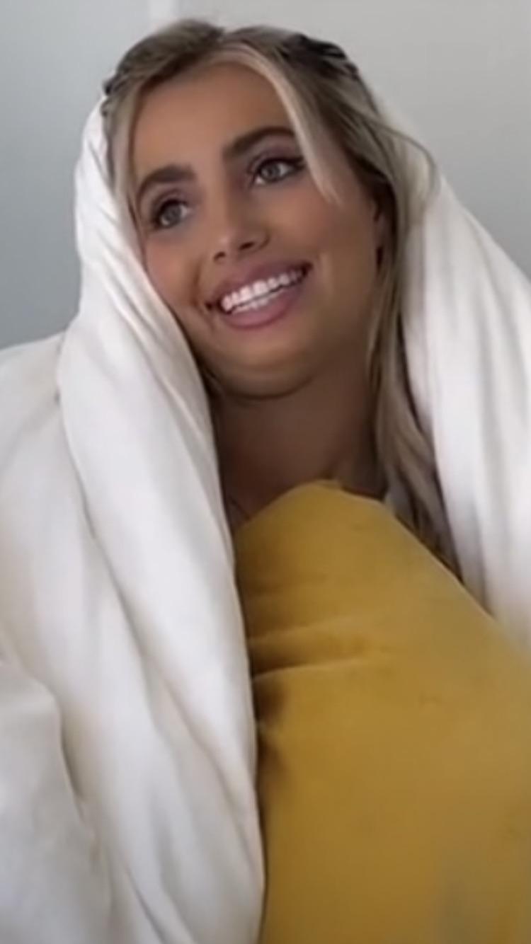 Her double chin though 😂 | Scrolller