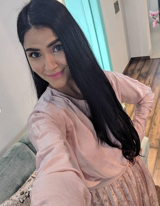 Her eyes make me drool😍 | Scrolller