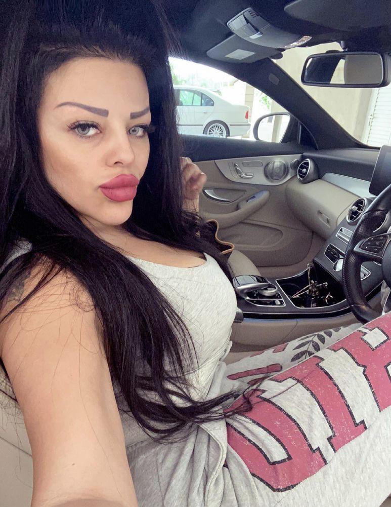 Her face is so pointy | Scrolller