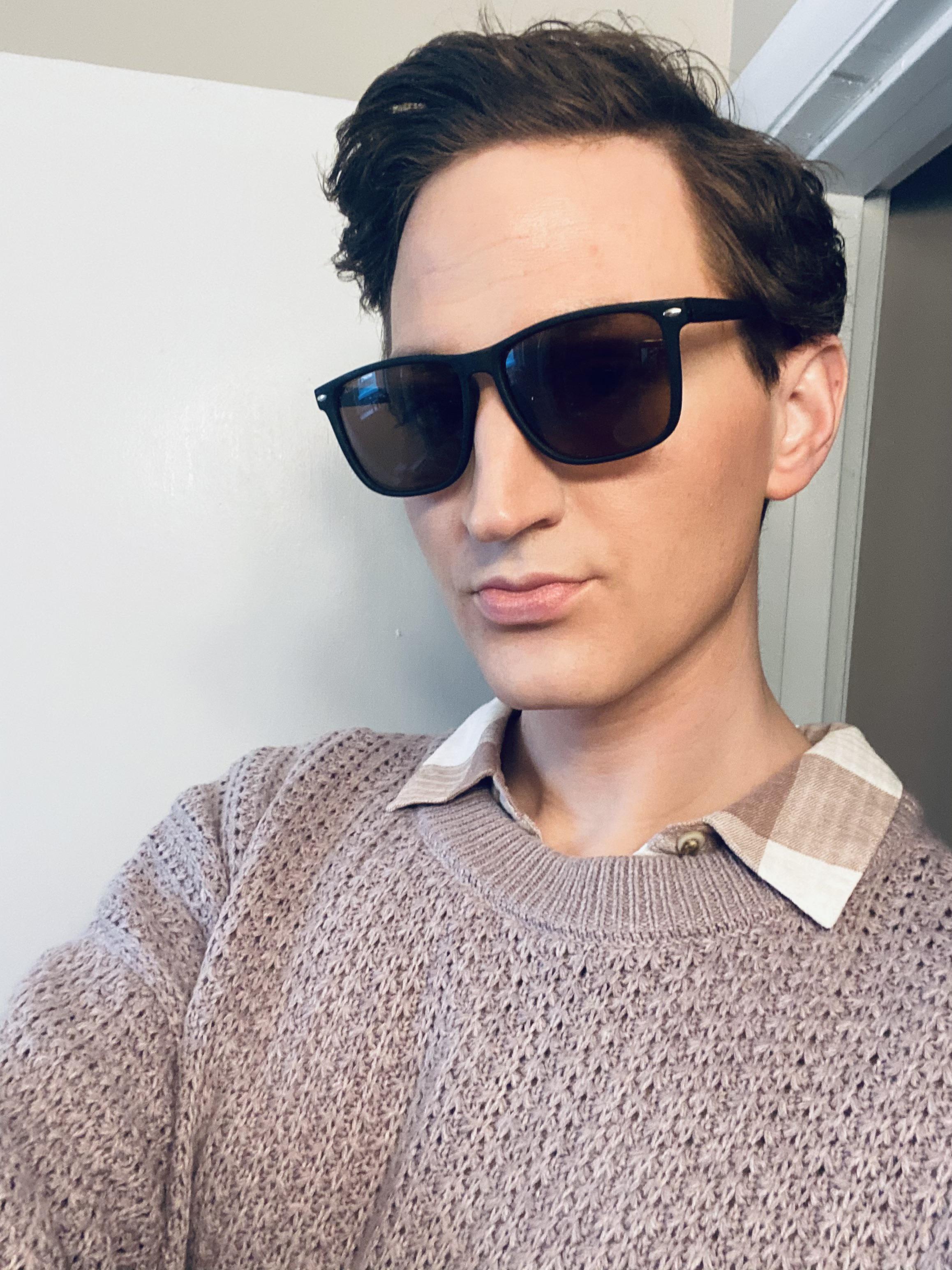 Here at 5 months of E, hoping I can progress past this stage of looking like a 12 year old boy ...